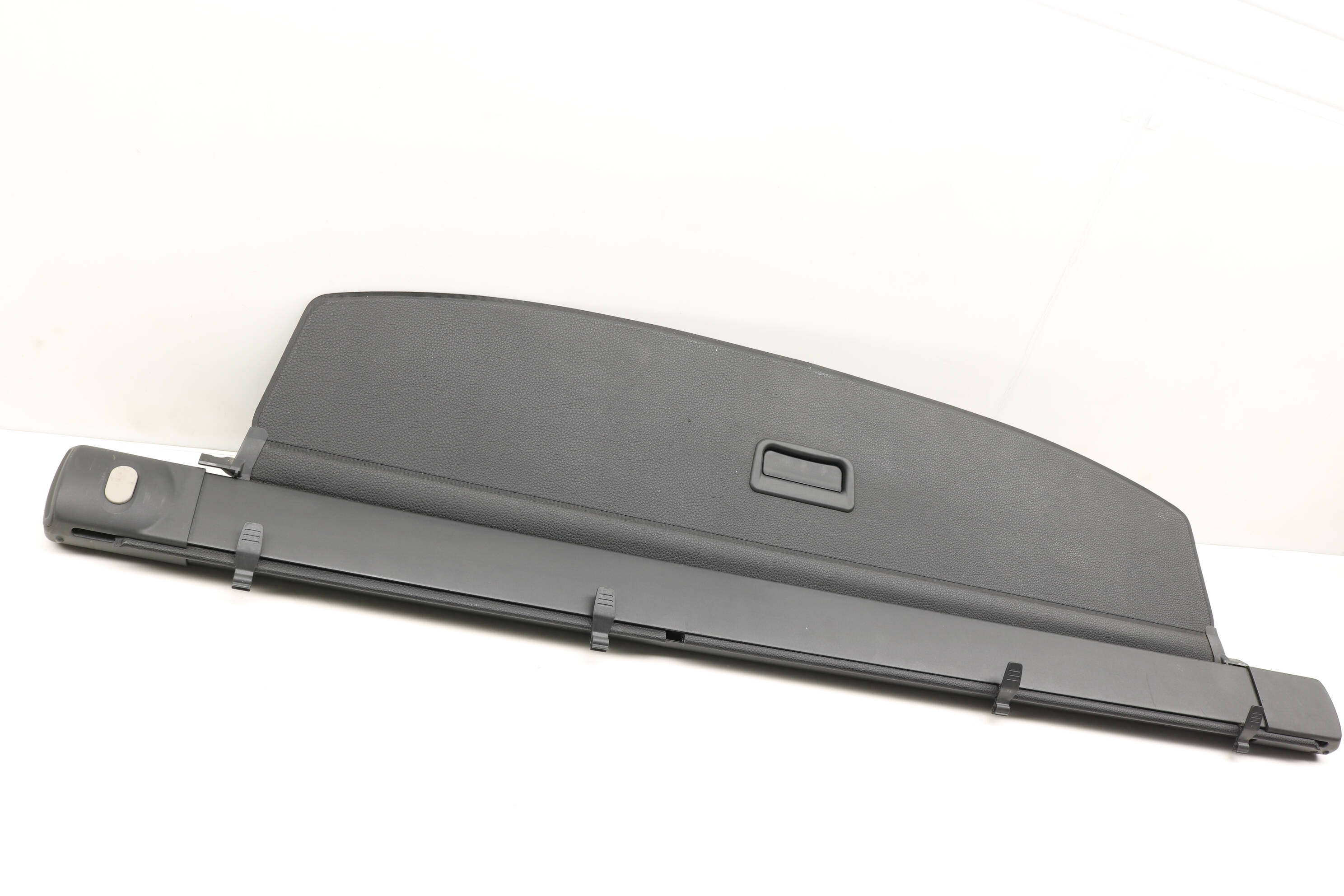 REAR - HATCH / TRUNK CARGO COVER - VW TOUAREG - 7P6867773A