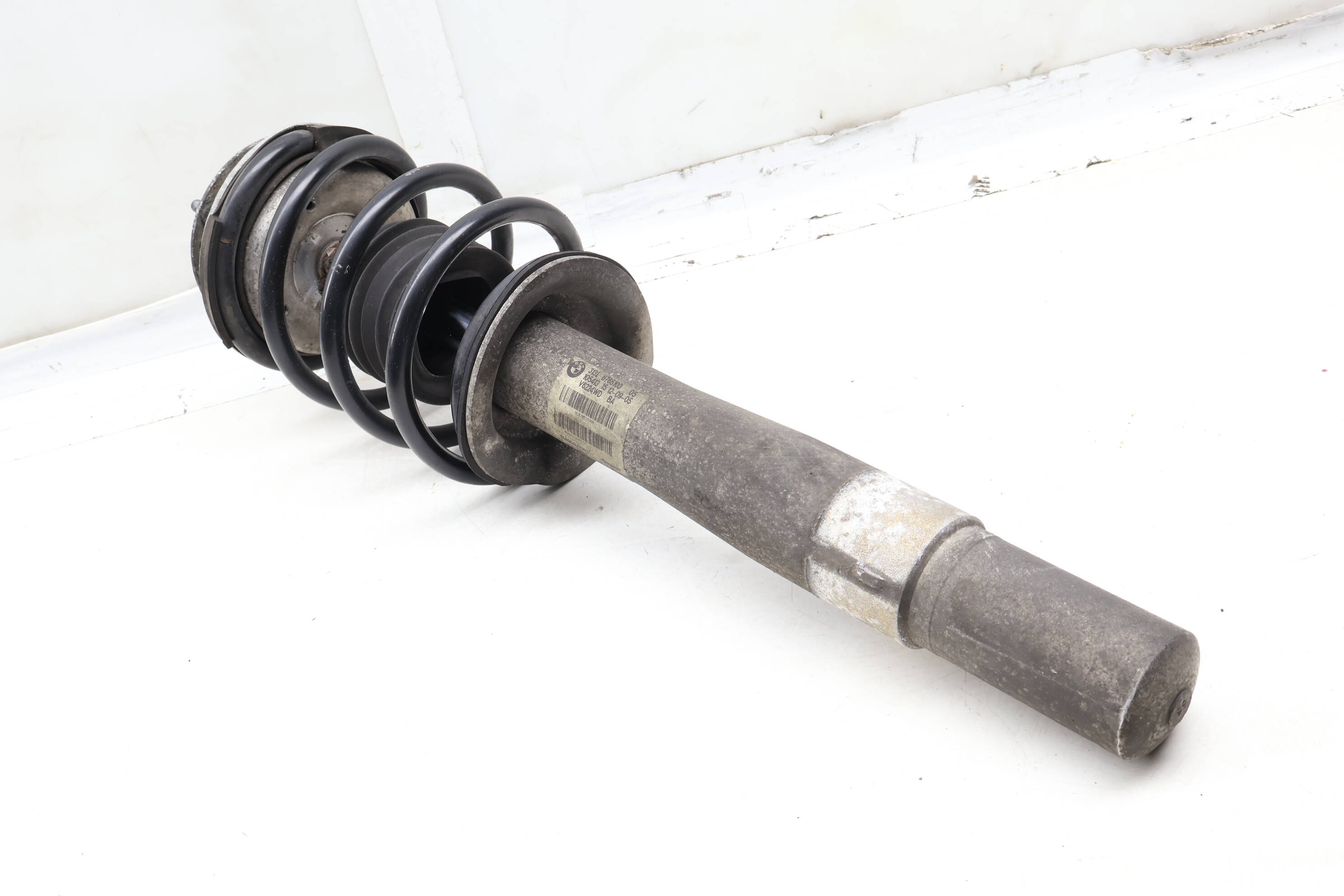 BMW Front Left Strut Shock / Spring Assembly 31306765103