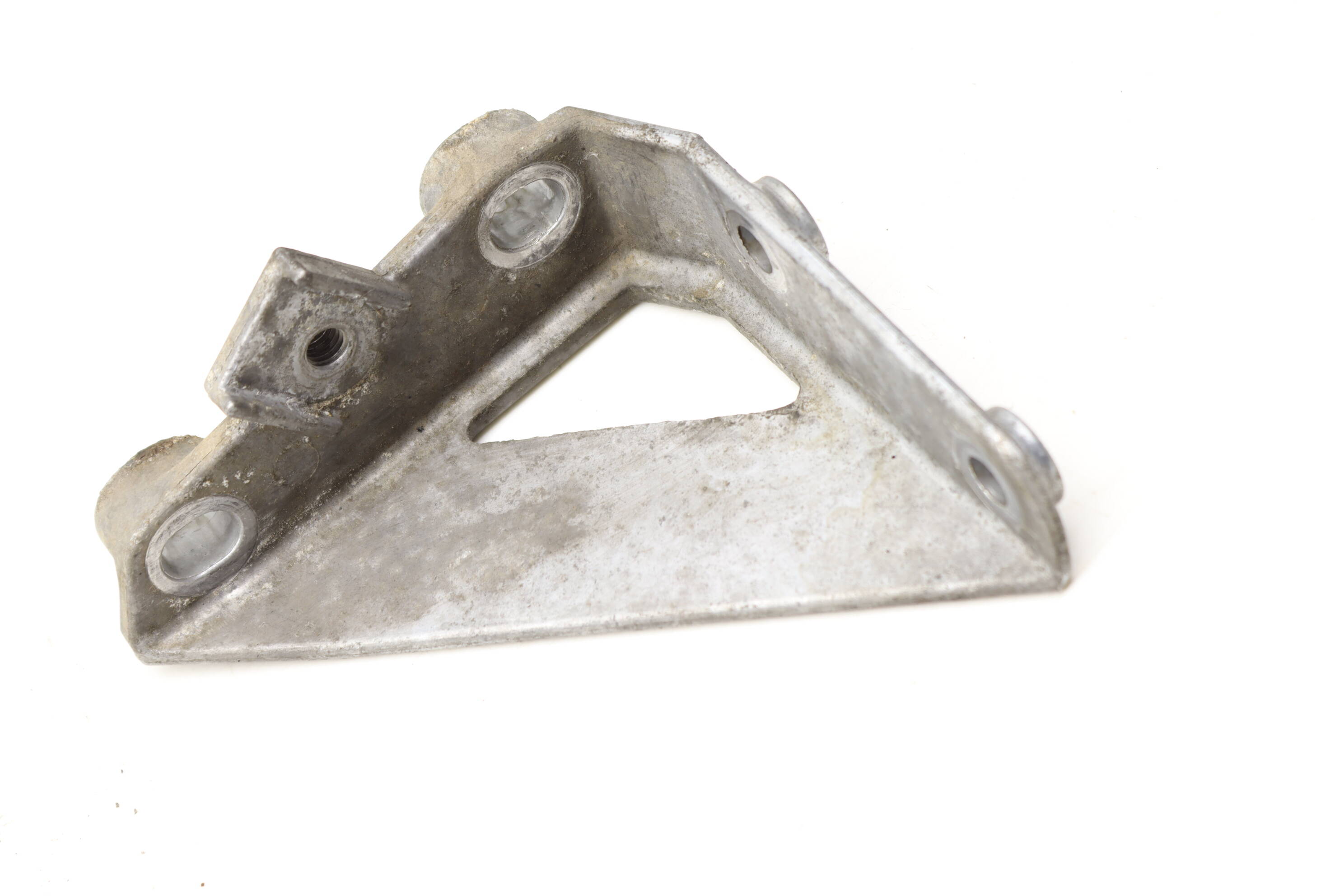 POWER STEERING PUMP MOUNT / BRACKET - BMW 128I 323I 325I 325XI