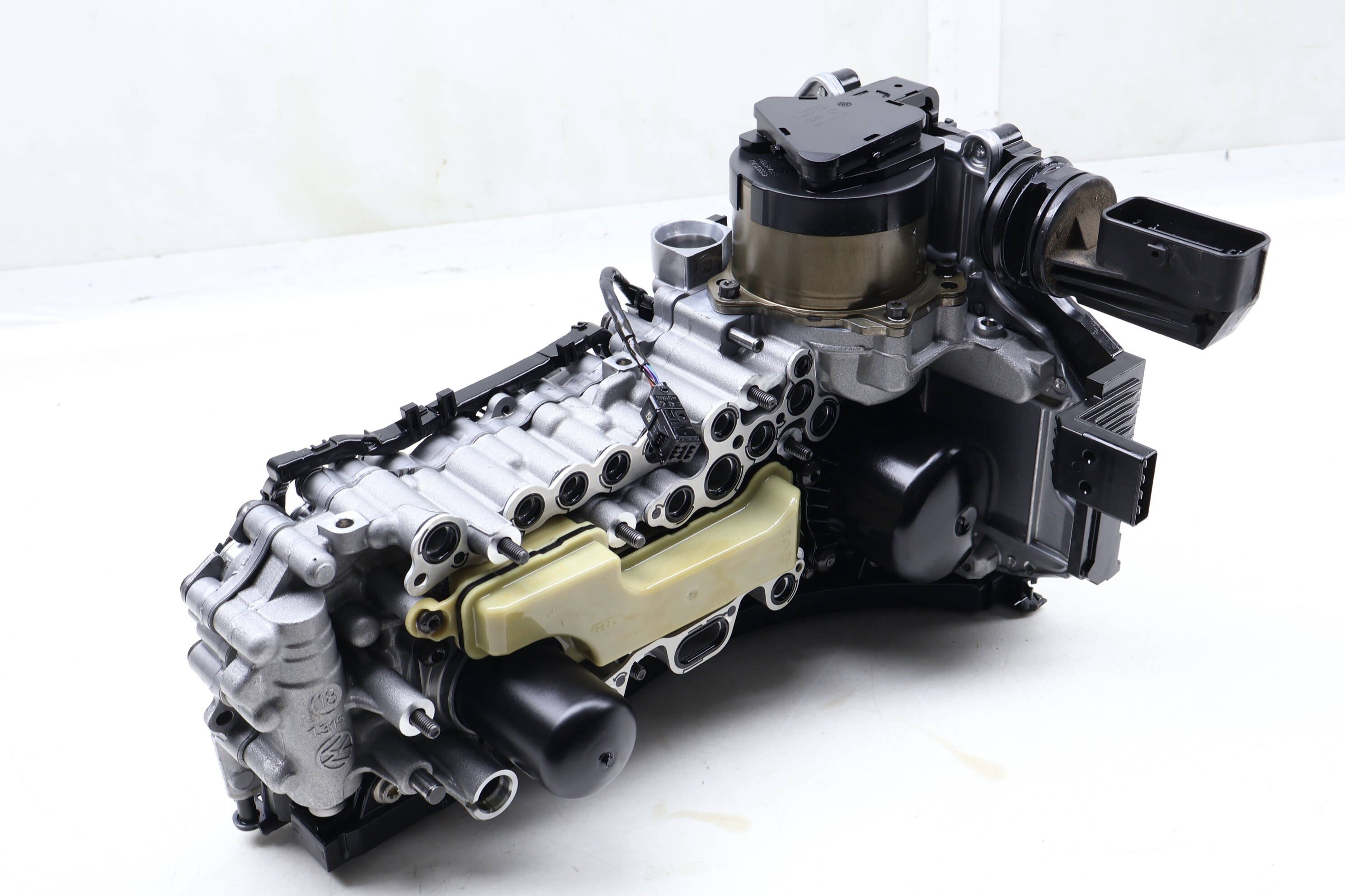 Audi Transmission Valve Body / Mechatronic 0CK325031AJ