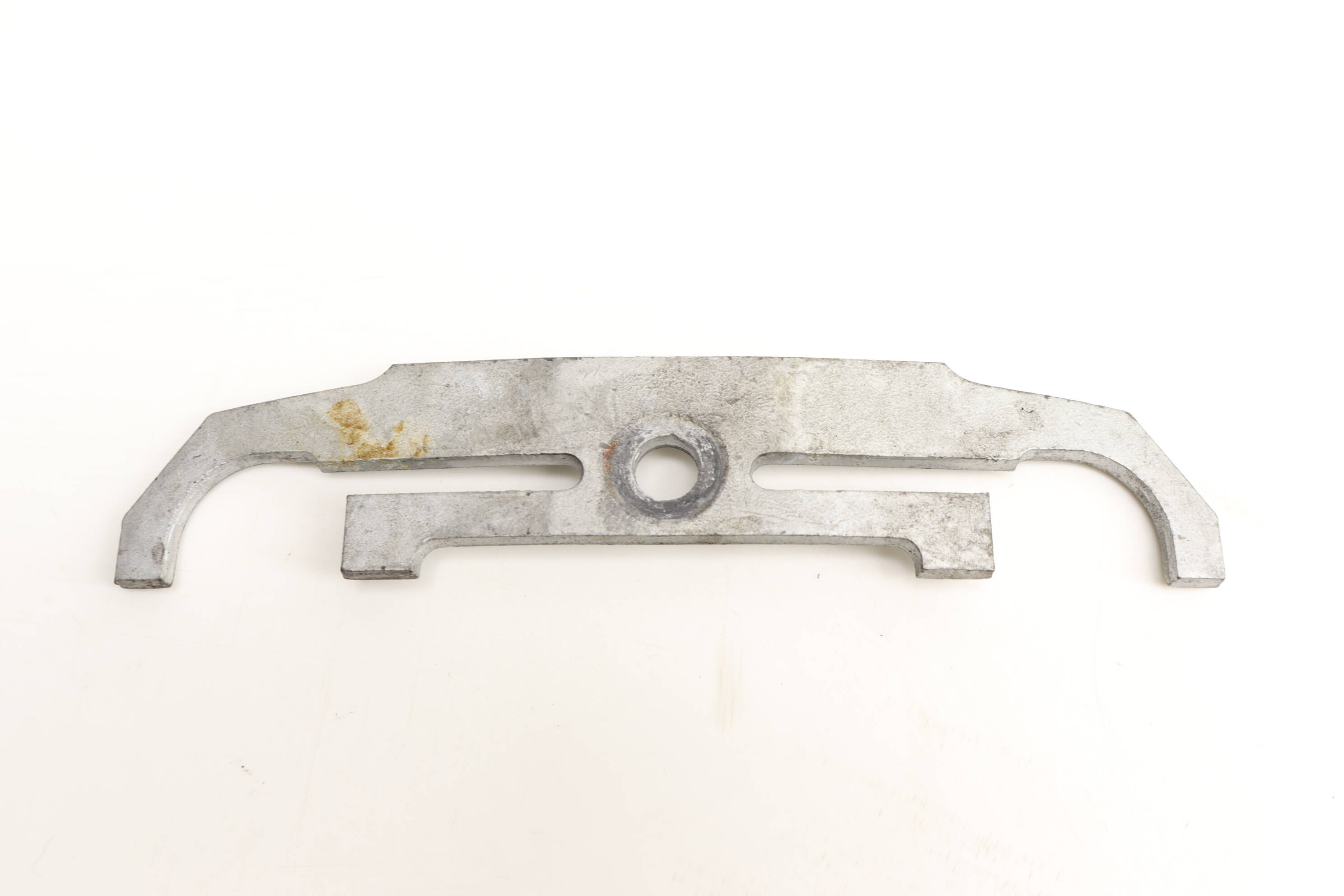 BMW Fuel Injector Bracket 13647598000