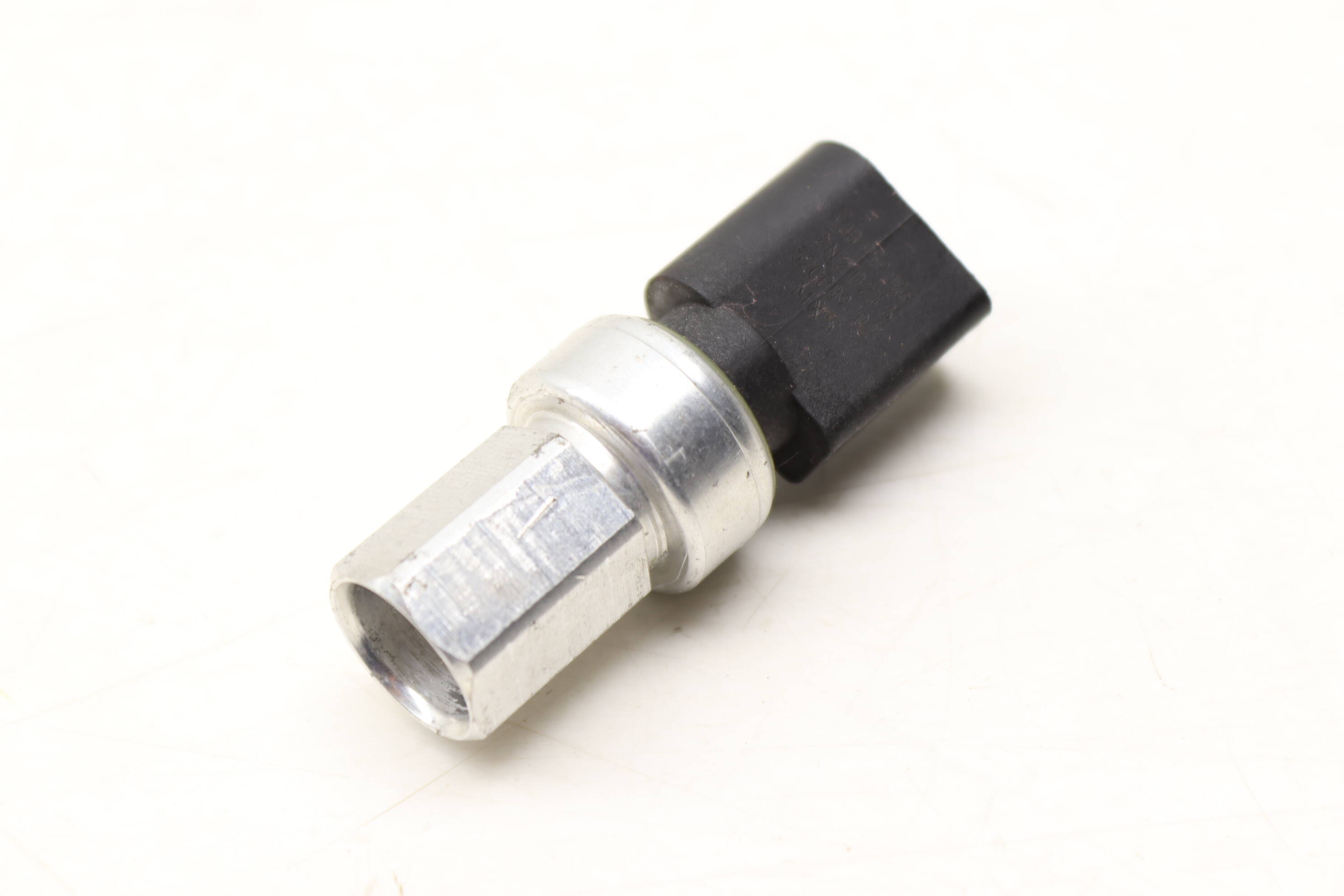 VW Ac Pressure Switch / Sensor 1J0959126