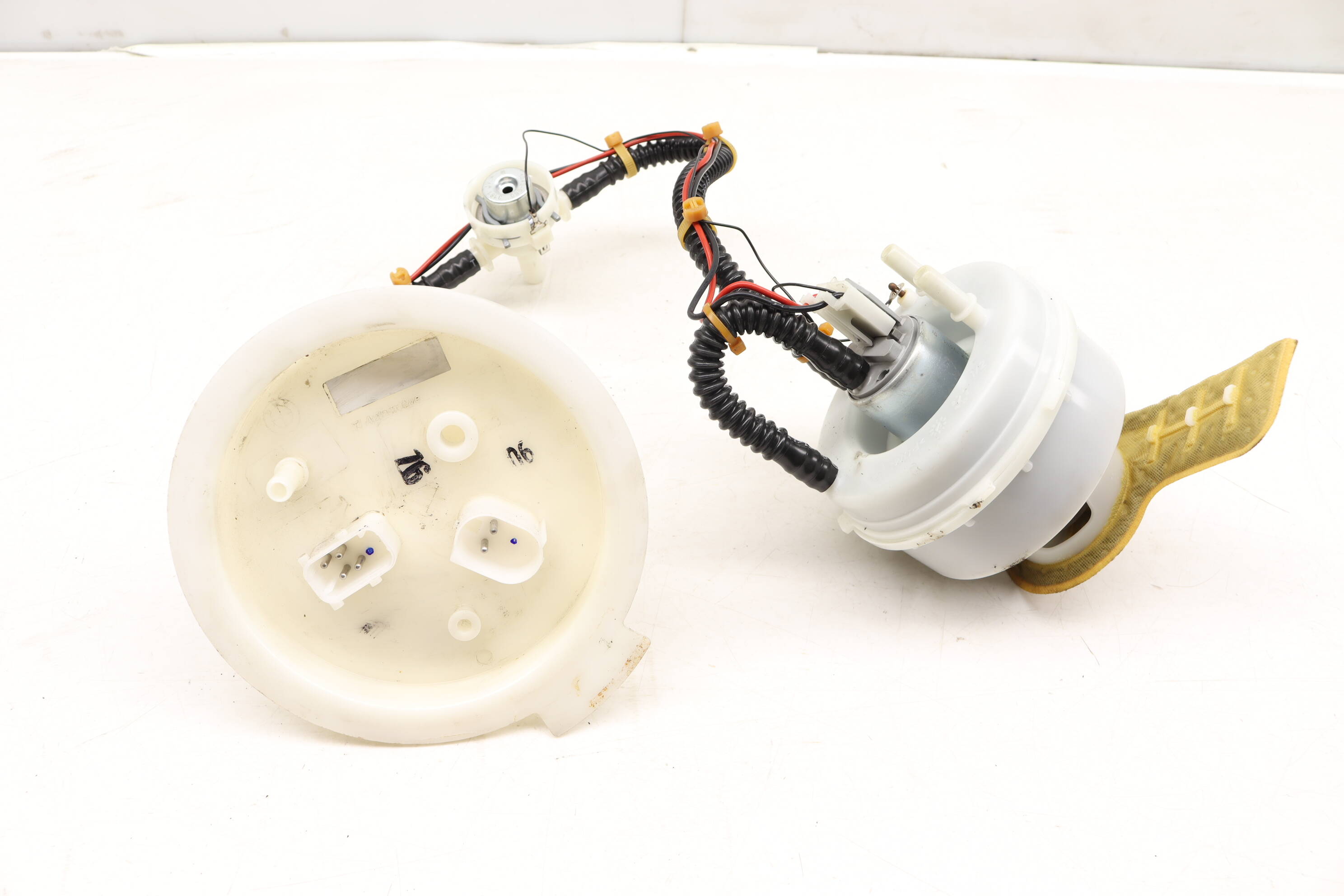 BMW In-Tank Fuel Pump Assembly 16117341301