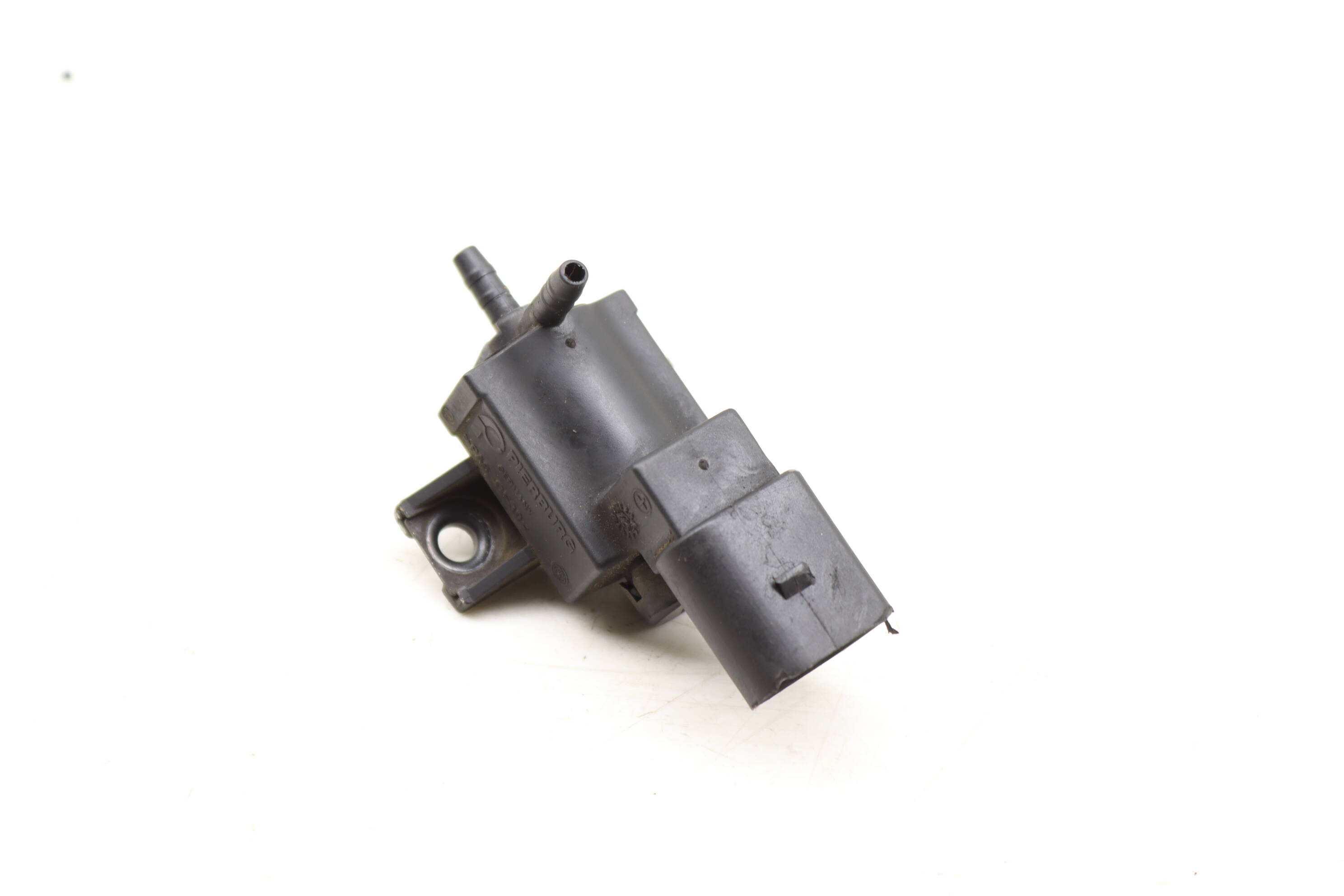 Audi Solenoid Valve (Q7, Q5, S8, A3 Quattro, RS5) 037906283D