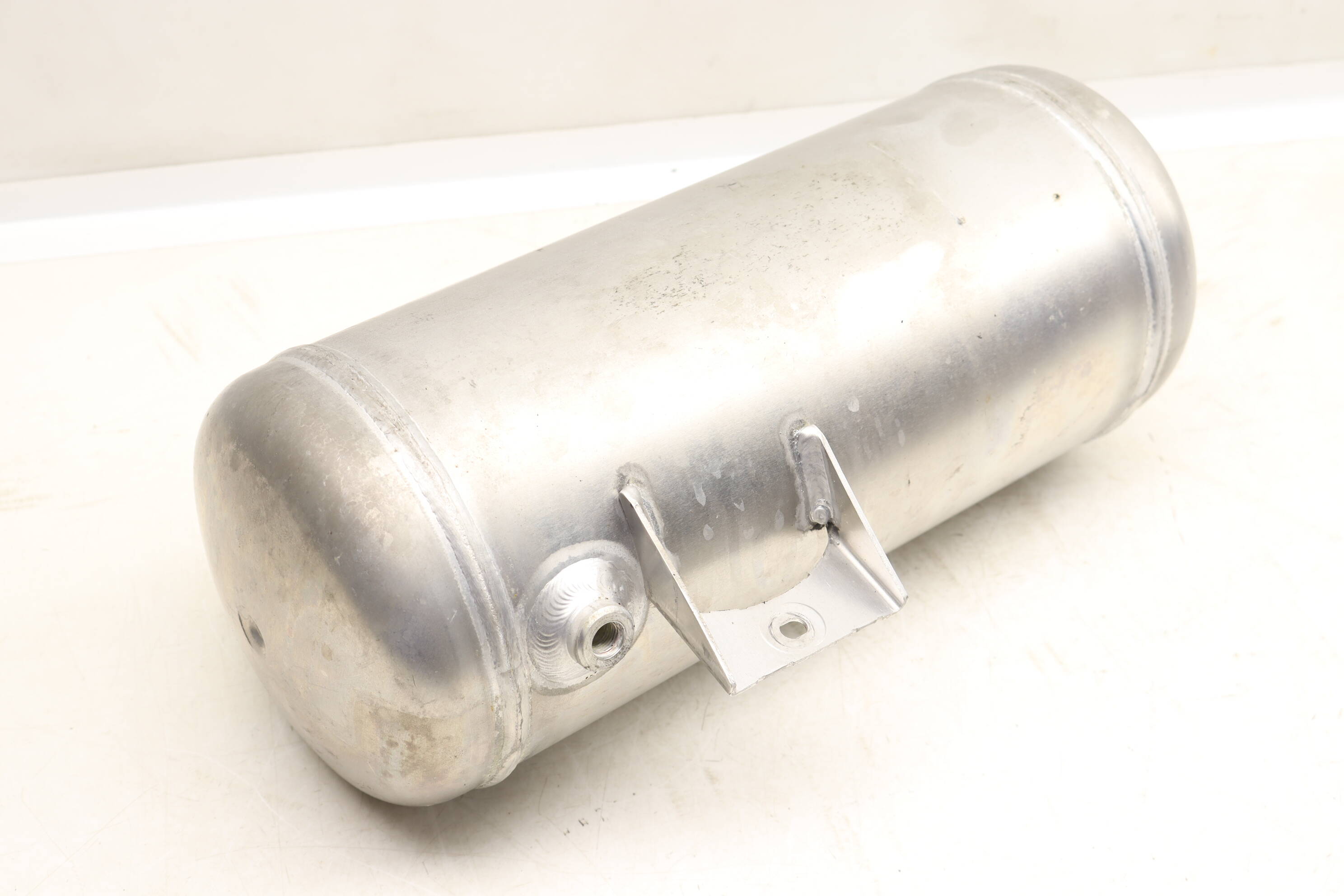 VW Rear Air Ride Suspension Pressure Tank (Touareg) 7L0616202A