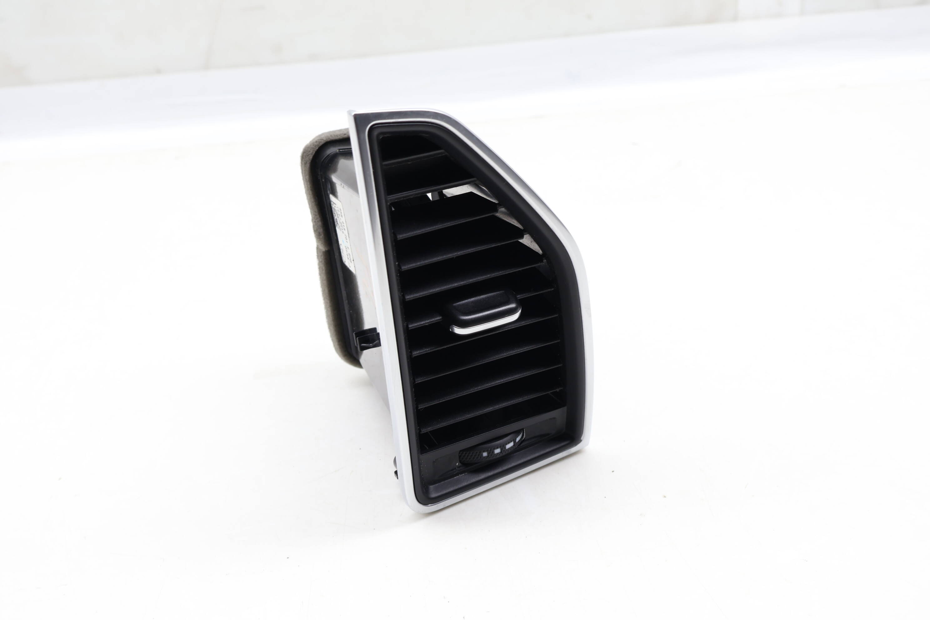 Porsche Left Center Dash Air Vent (Macan) 95B819201E