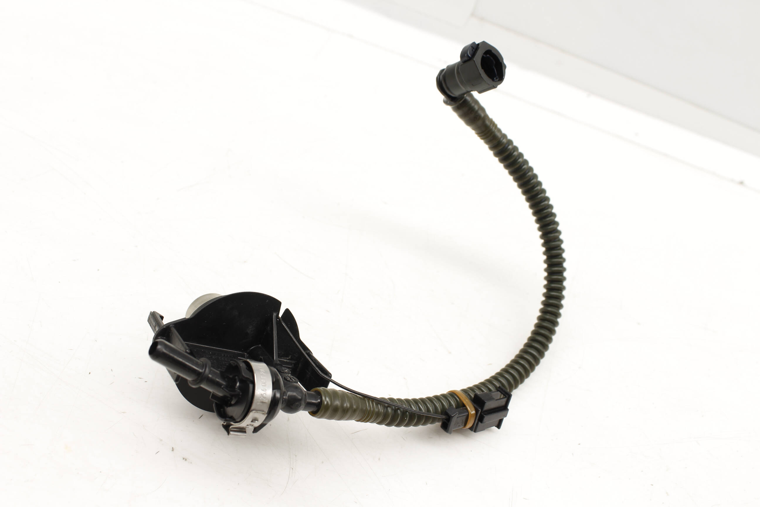 Audi Fuel Pressure Regulator (A8 Quattro, S8) 4H0201559A