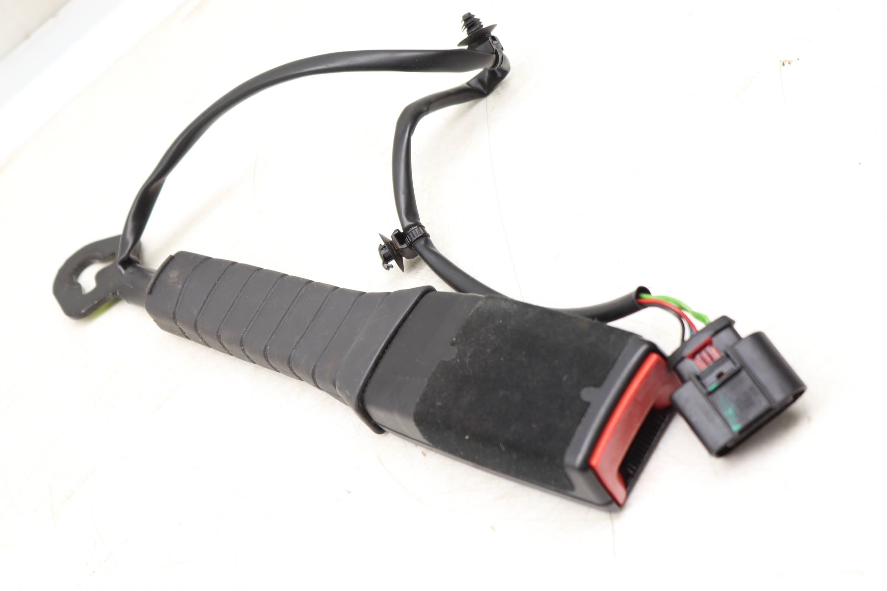 VW Front Right Seat Belt Retractor (Touareg) 7P0857706F