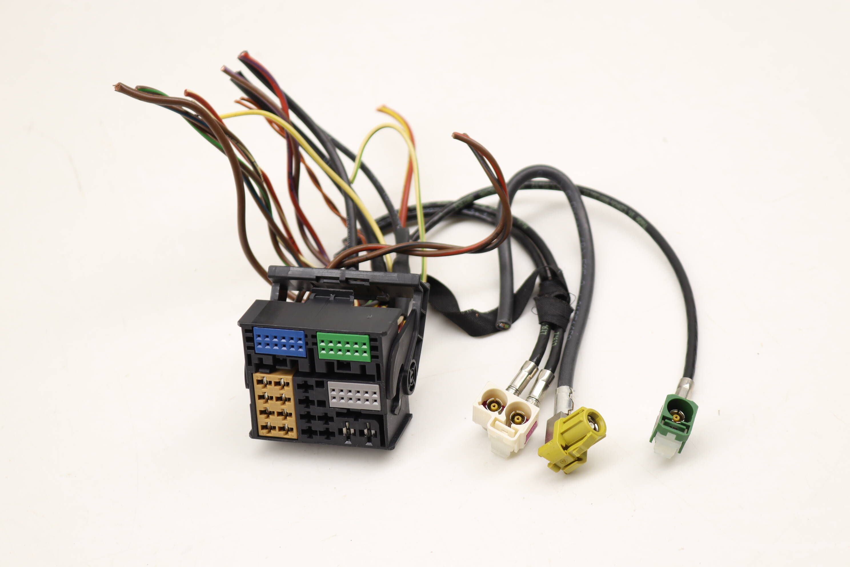 VW Touchscreen Radio / Stereo Wiring Plug Connector Pigtail