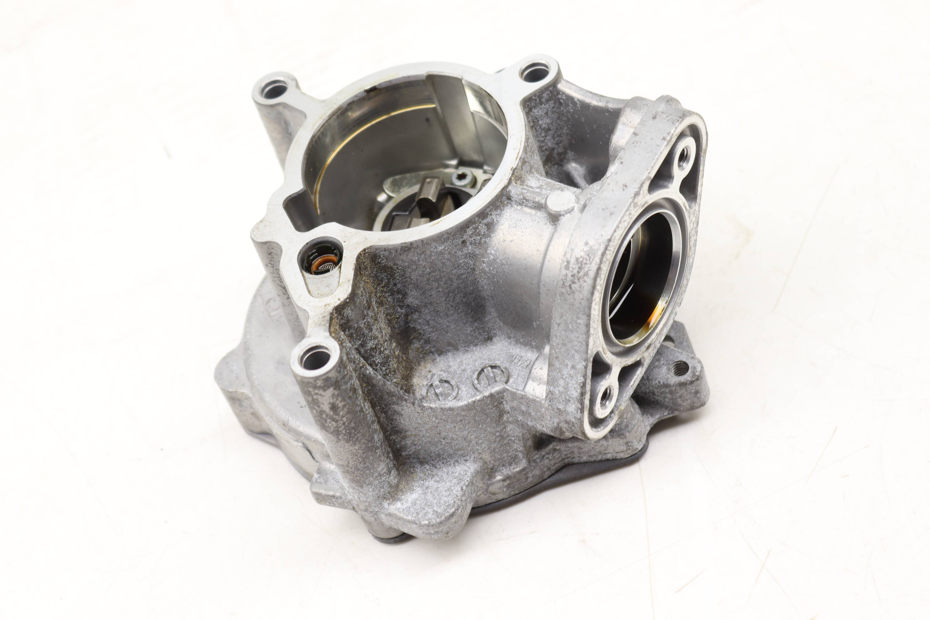 Audi Vacuum Pump (A4 Quattro, A4, A5 Quattro, A3, Q7) 06K145100P