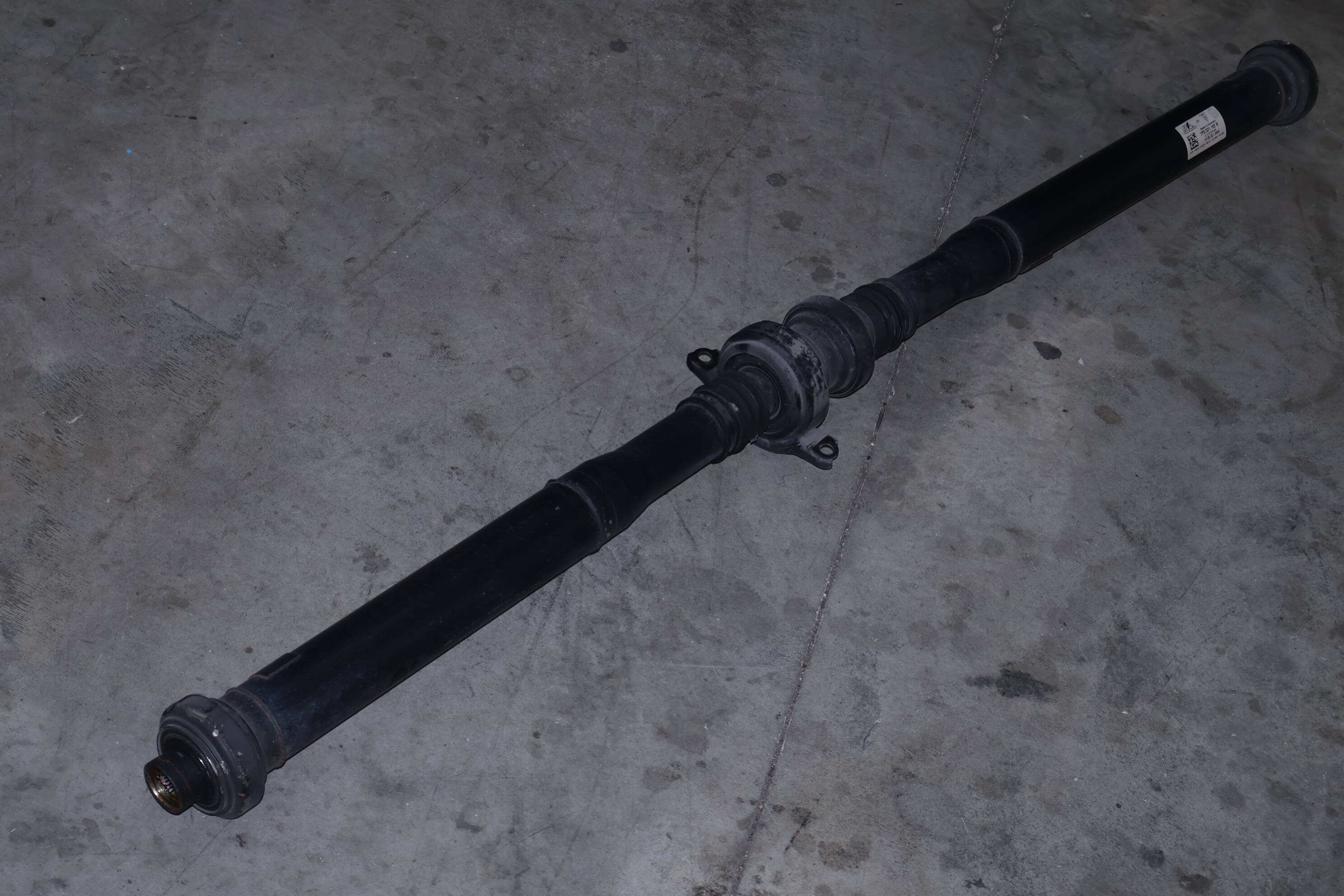 Porsche Rear Driveshaft / Propeller Shaft (Cayenne) 7P0521102N