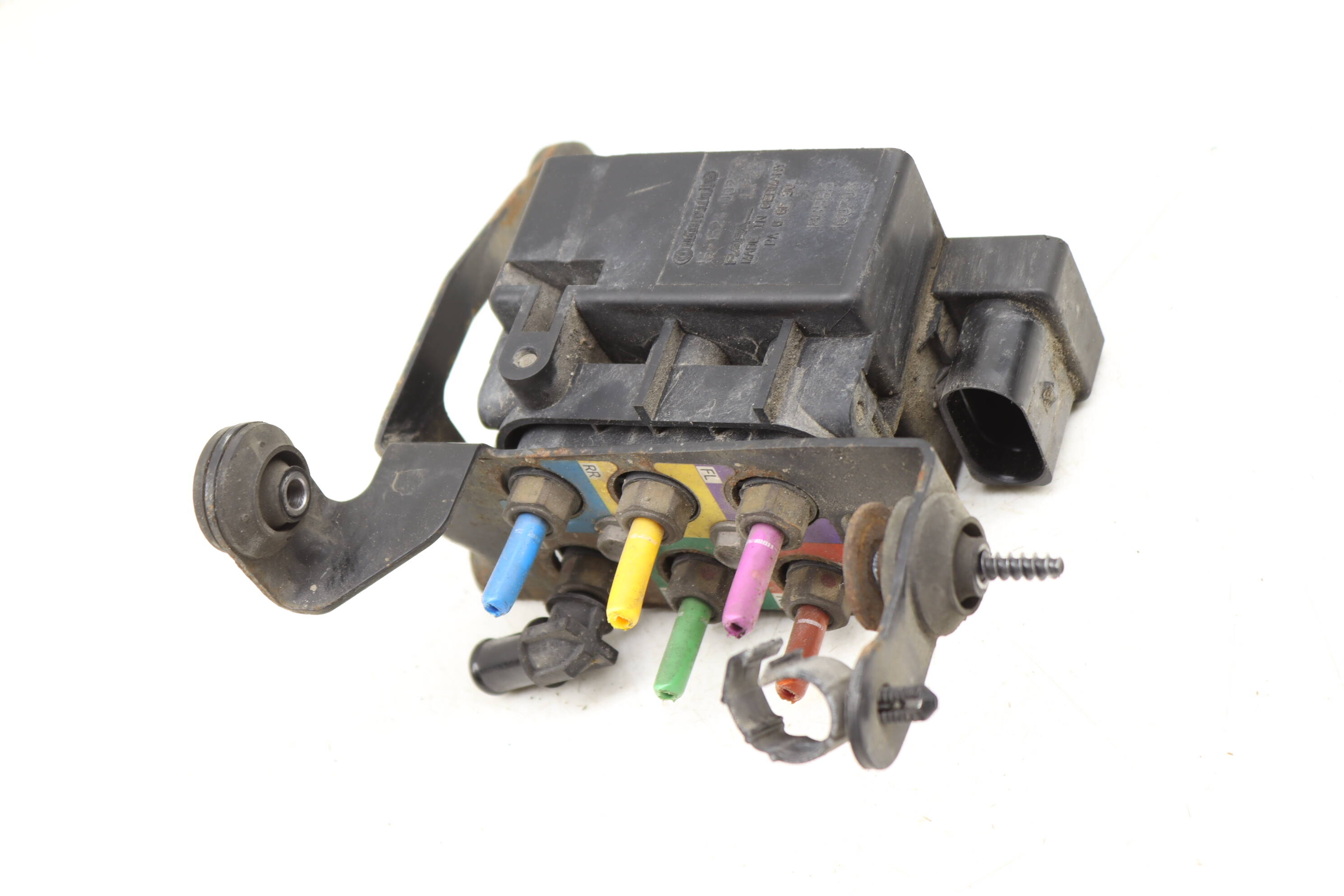 Porsche Suspension Valve Block / Control Unit 97035815302