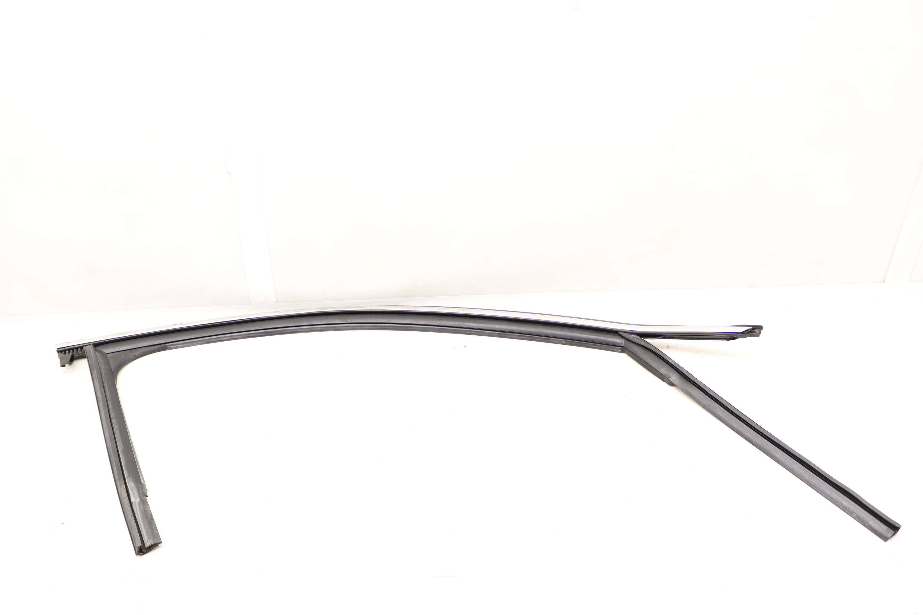 Audi Front Right Door Window Glass Channel / Seal 8V5837432