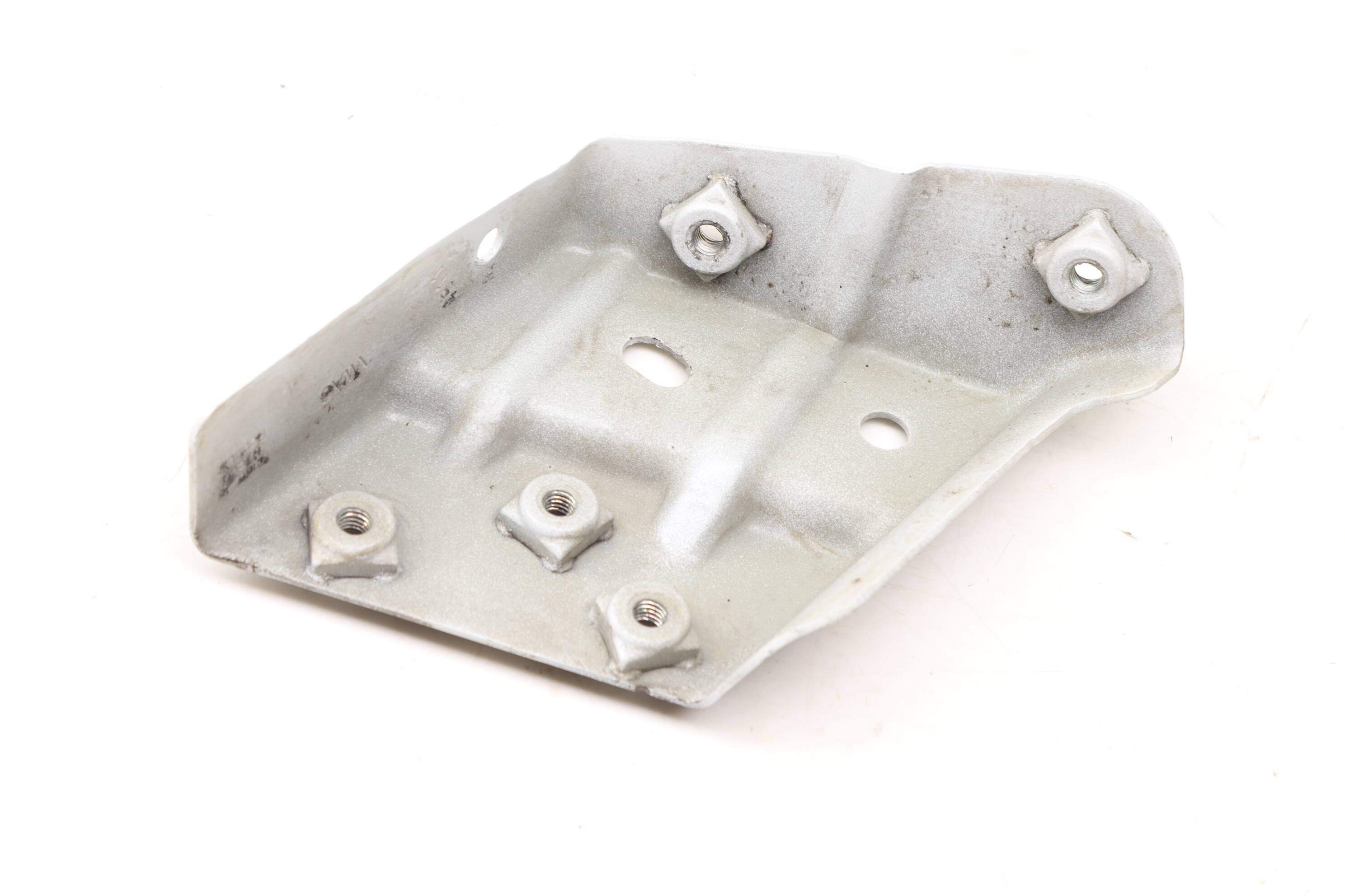 VW Front Left Fender Mount / Bracket (Touareg) 7P6821151A