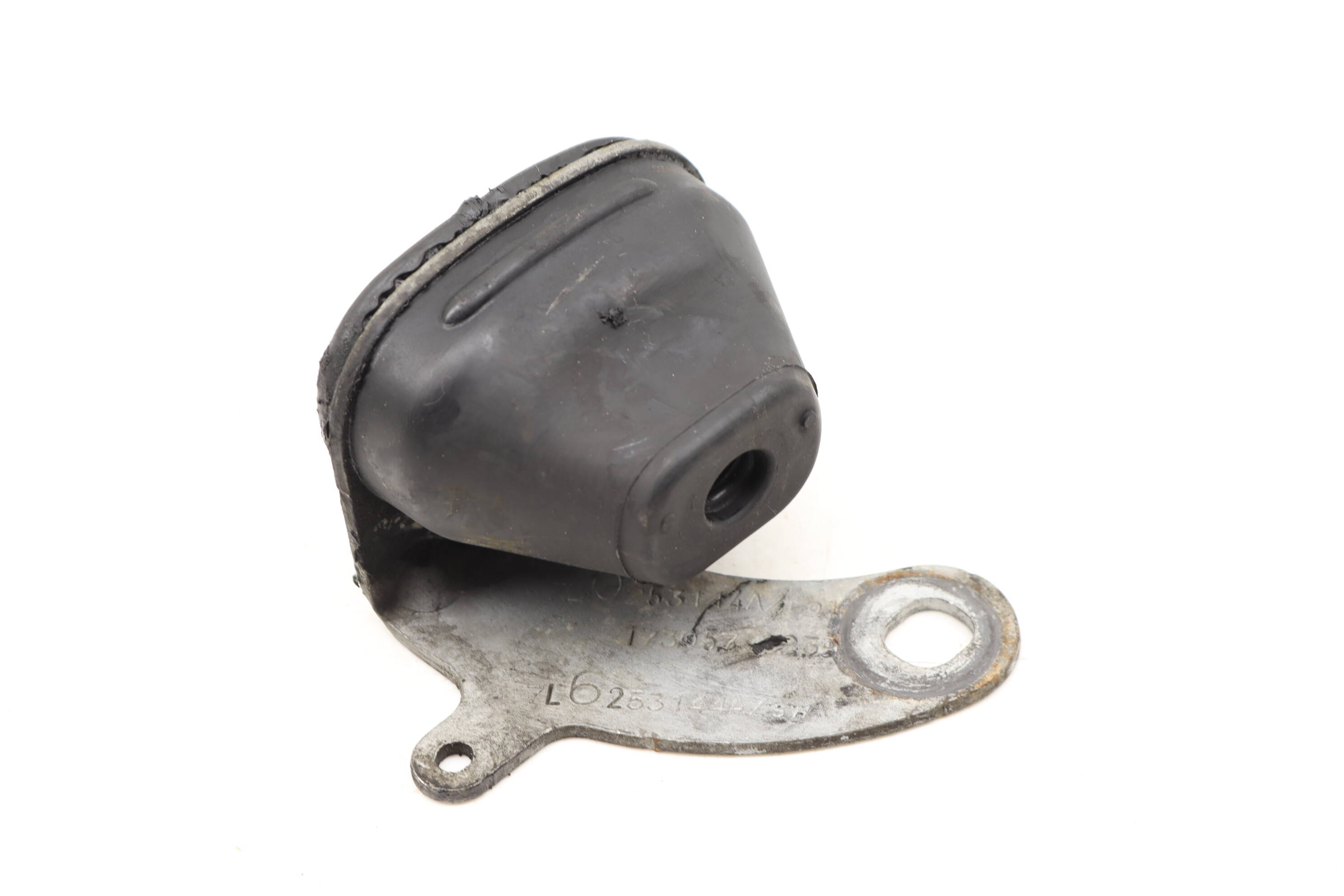 FRONT LEFT - EXHAUST HANGER / MOUNT BRACKET - AUDI Q7 VW TOUAREG