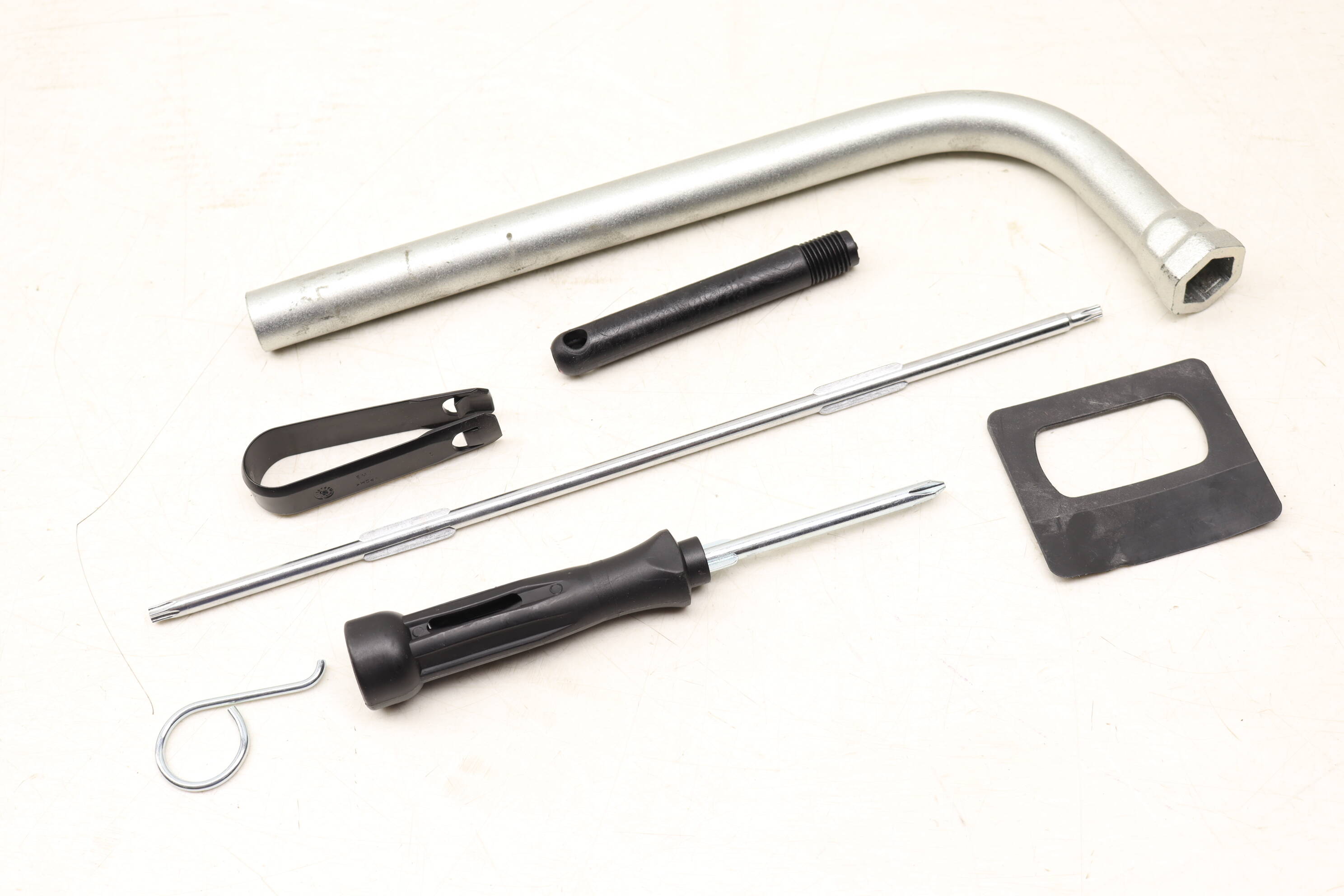 Audi Tool Set (A4, S5, A5 Quattro, Q5, A6) 8N0012219