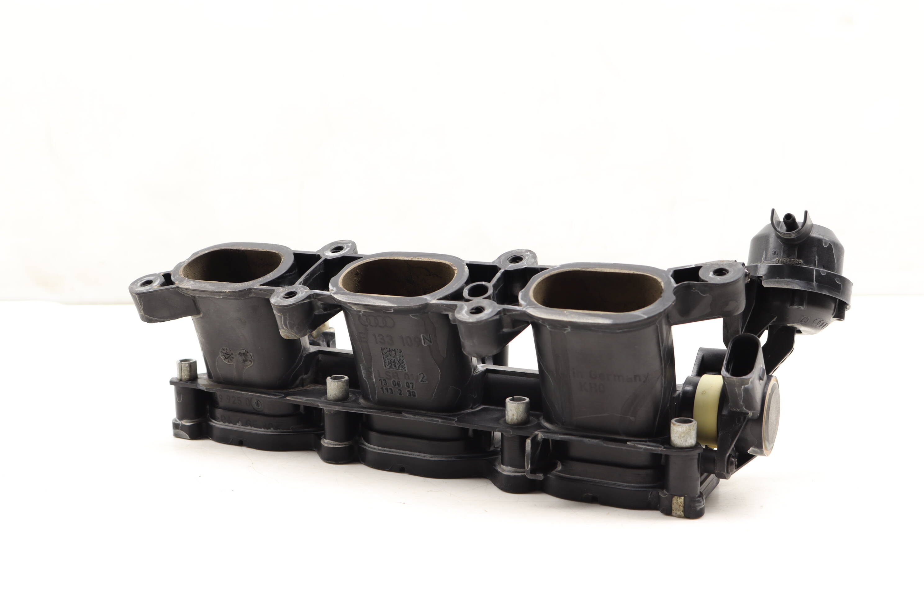 LEFT - LOWER INTAKE MANIFOLD AIR DISTRIBUTION HOUSING - AUDI A4 A6