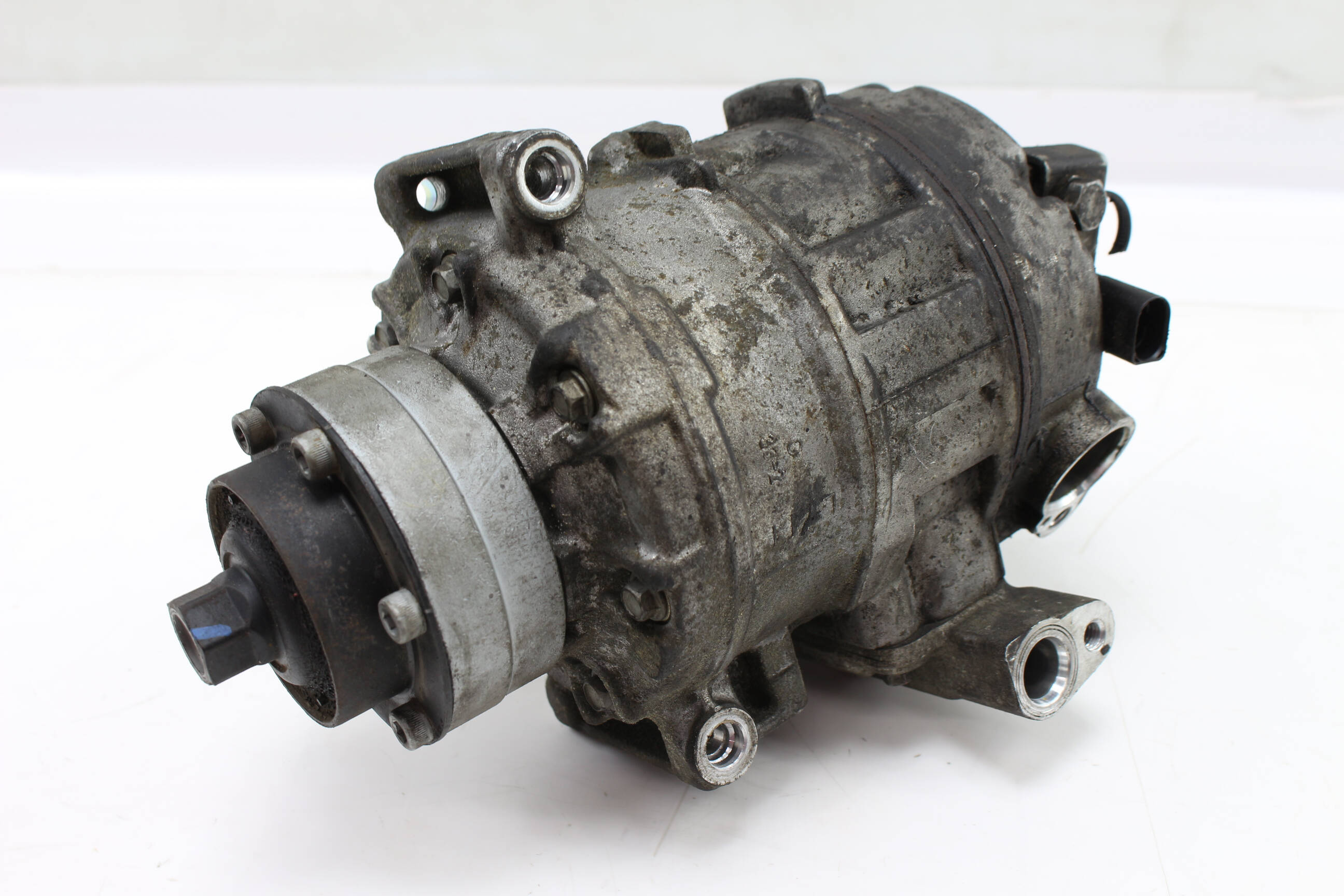 AC COMPRESSOR - AUDI A8 Q7 R8 S8 VW TOUAREG - 4E0260805Q