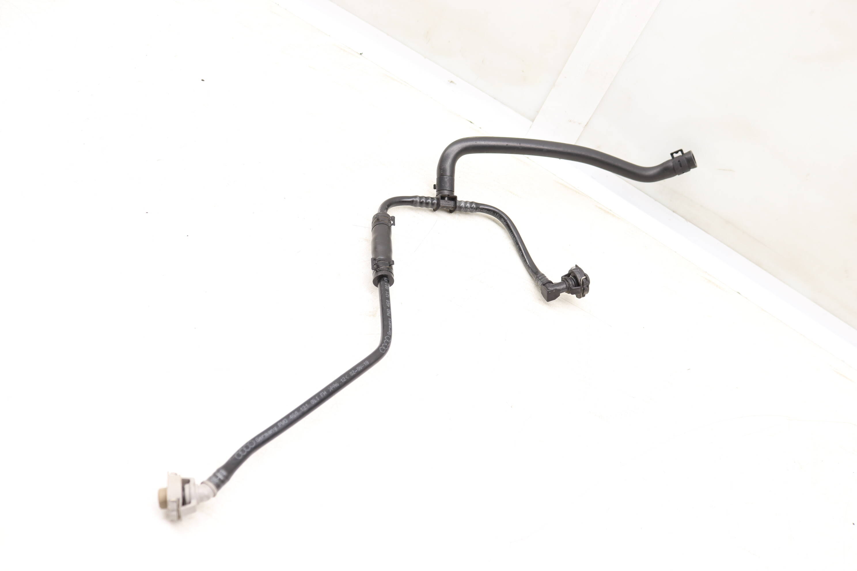 Audi Rear Coolant Reservoir Breather Hose / Line 4G0121081FH