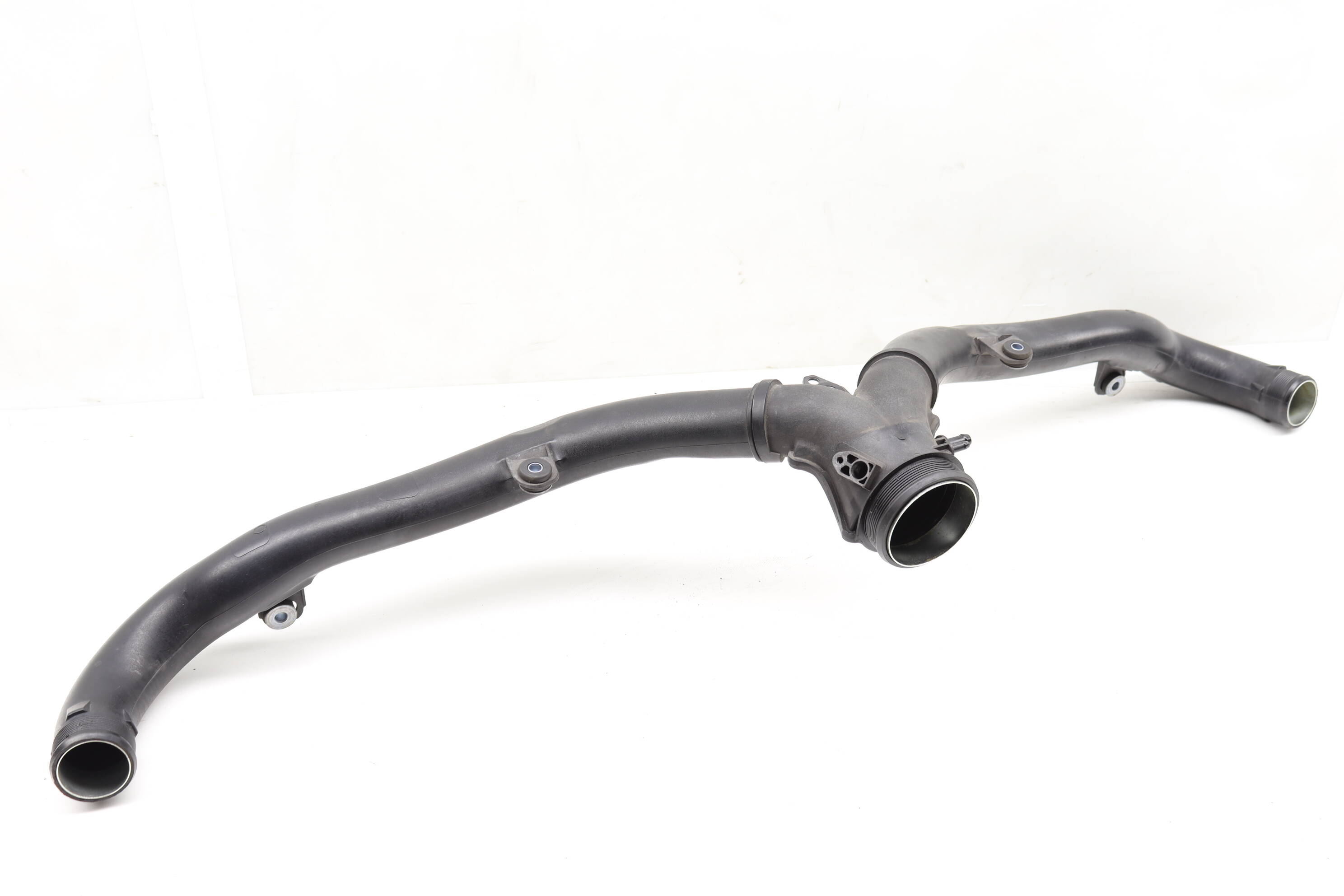 Porsche Turbo Intercooler Hose / Tube (Macan) 95B145762A