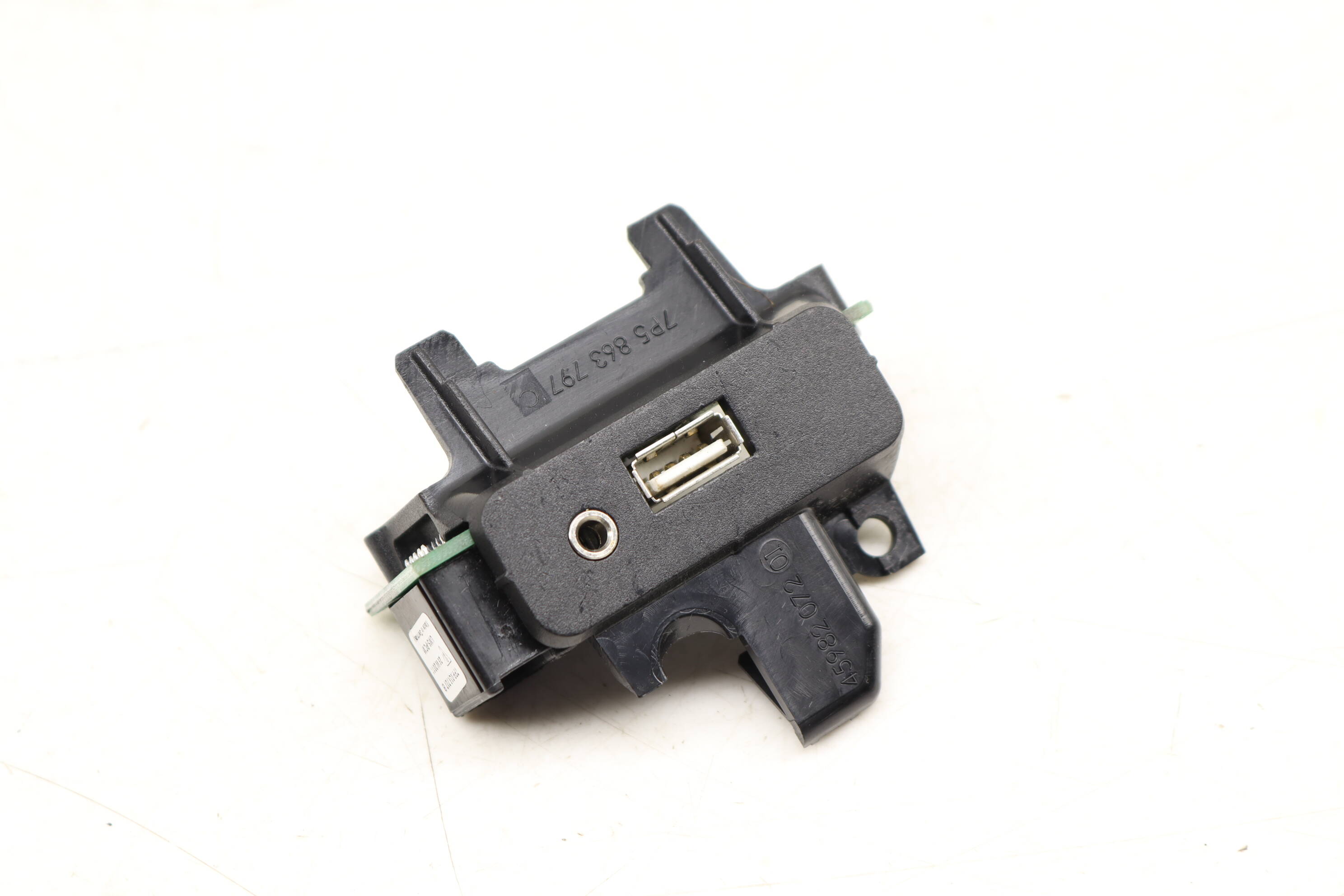 Porsche Usb Socket / Port (Cayenne) 7P5863797C