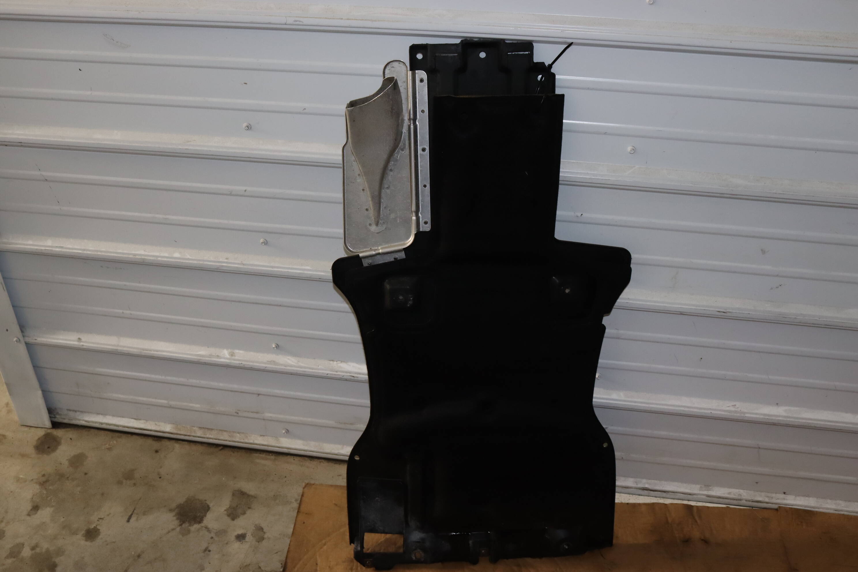 CENTER BELLY PAN / SKID PLATE / SOUND BAFFLE - VW TOUAREG - 7P6825231C