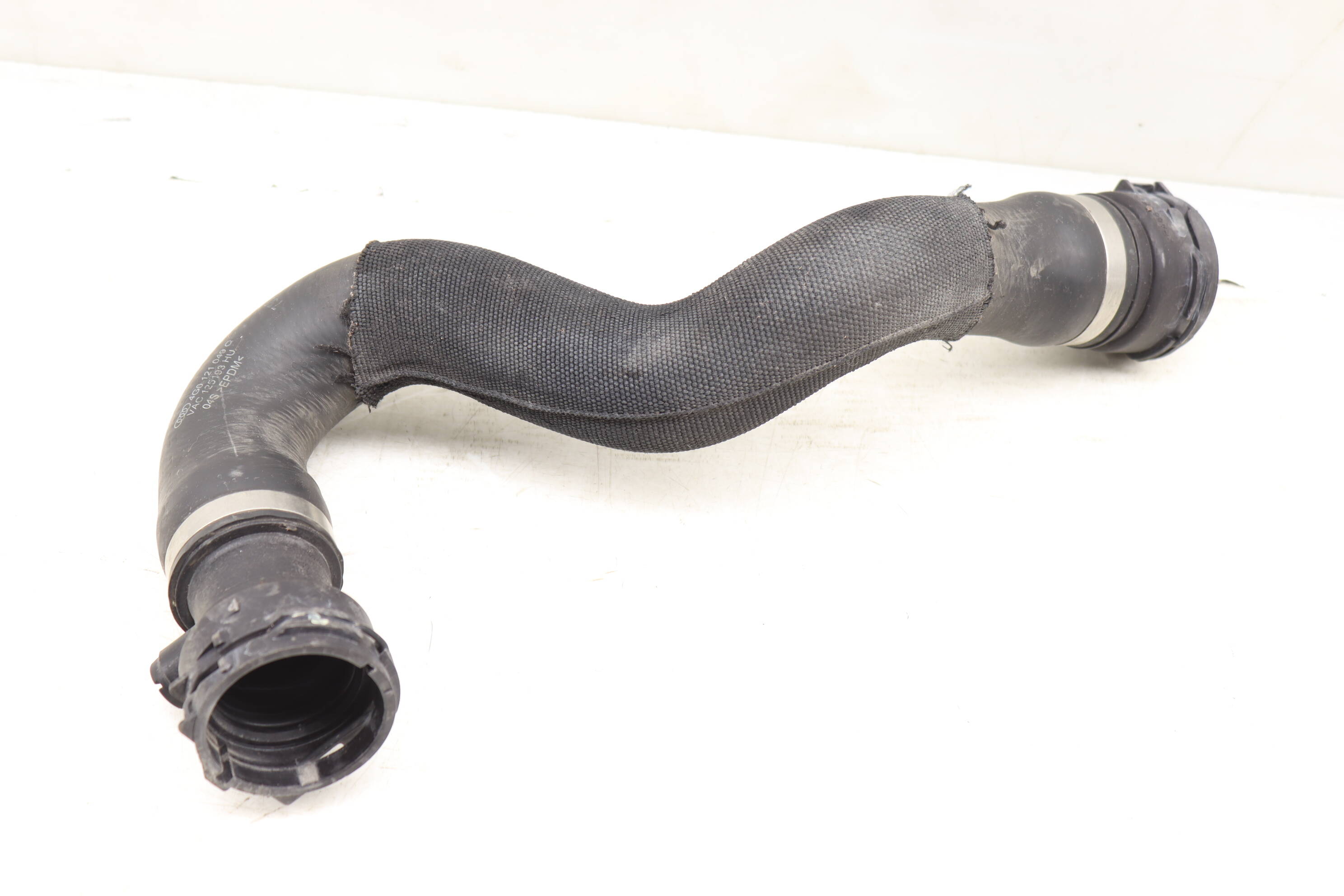 Audi Right Lower Radiator Coolant Hose / Line 4G0121049Q