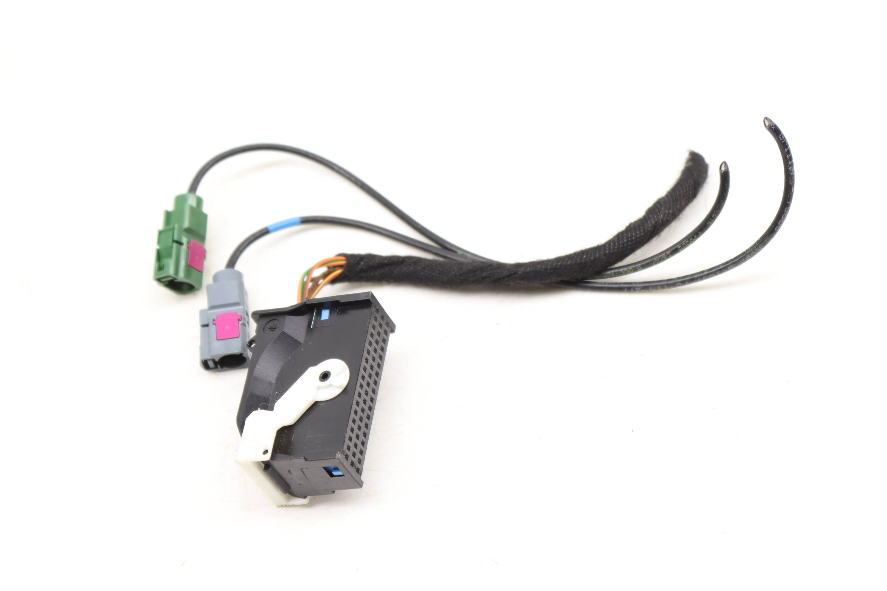 Rear View / Backup Camera Module Wiring Connector / Pigtail