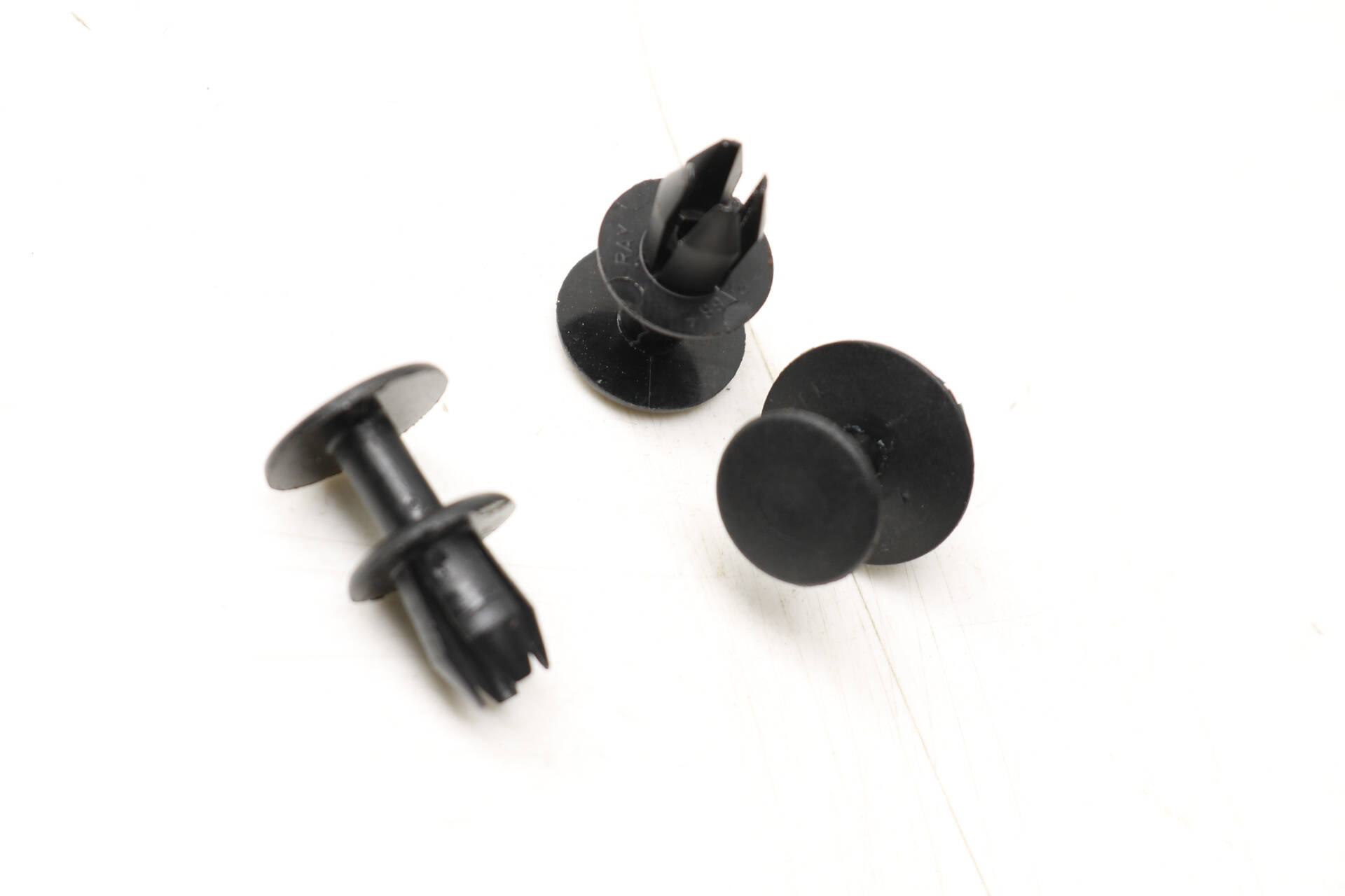 BMW Expanding Rivet / Fastener Set (3) 07147136172