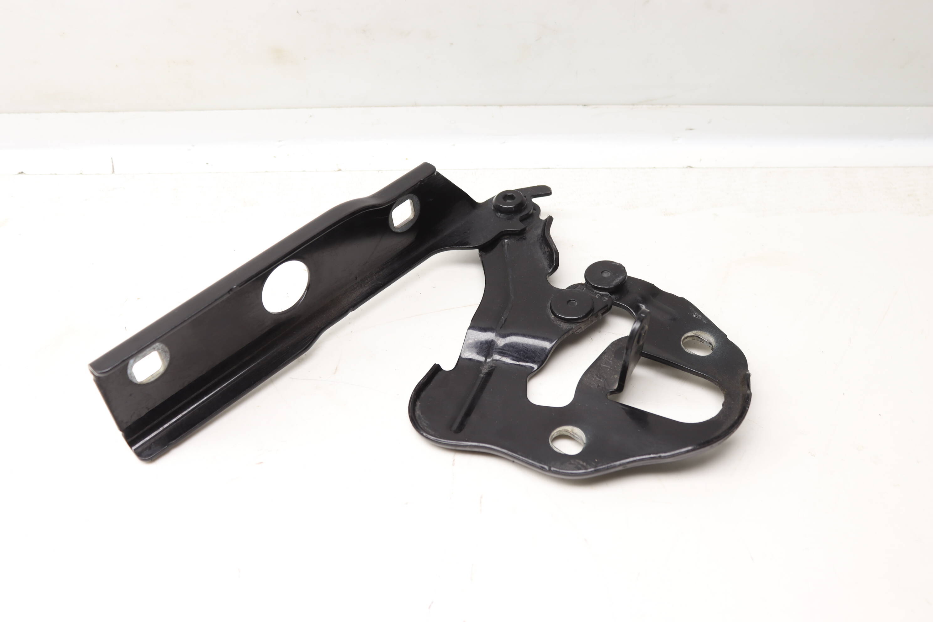 Audi Right Hood Hinge (Q7) 4M0823302
