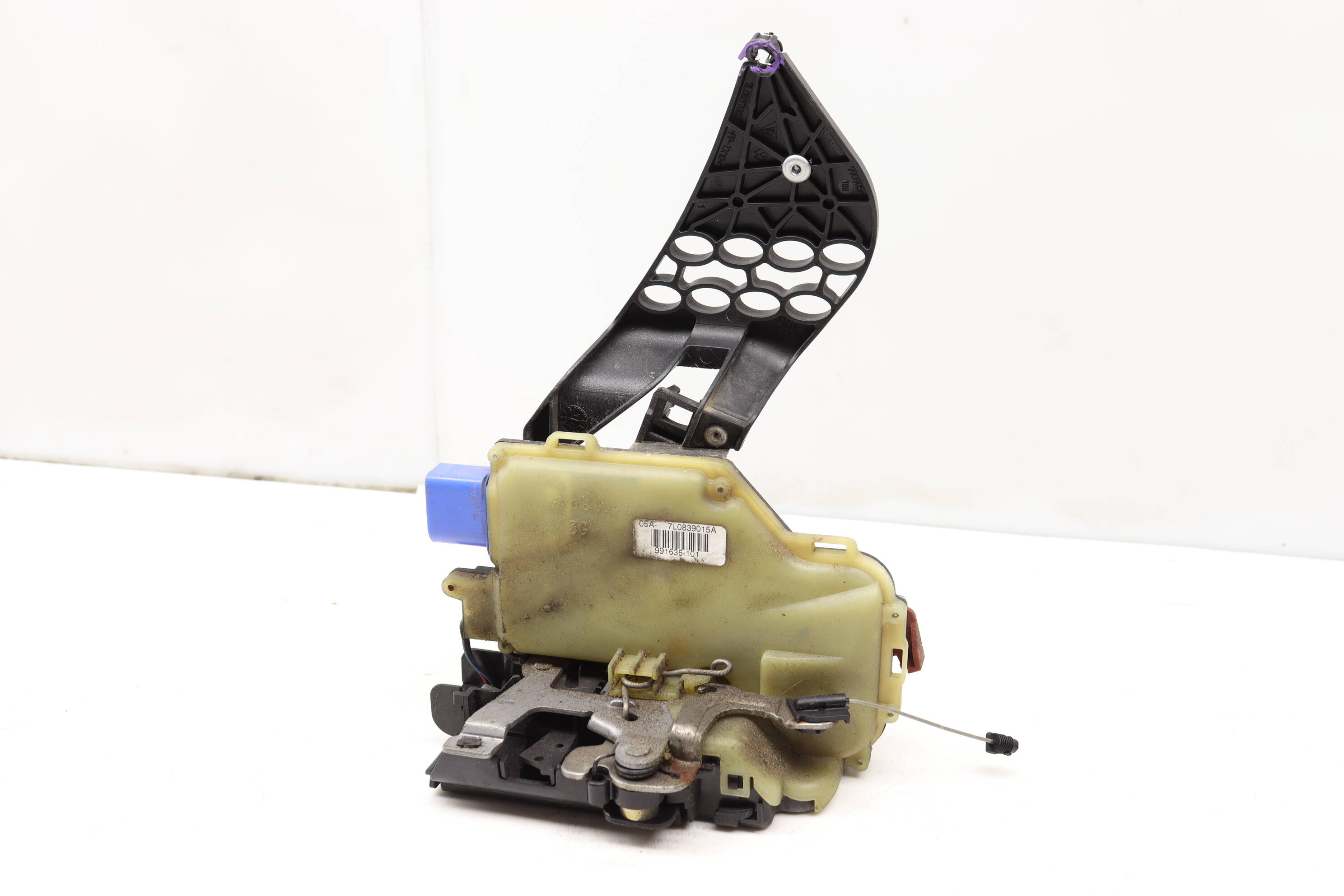 VW Rear Left Door Latch / Lock Actuator (Touareg) 7L0839015A