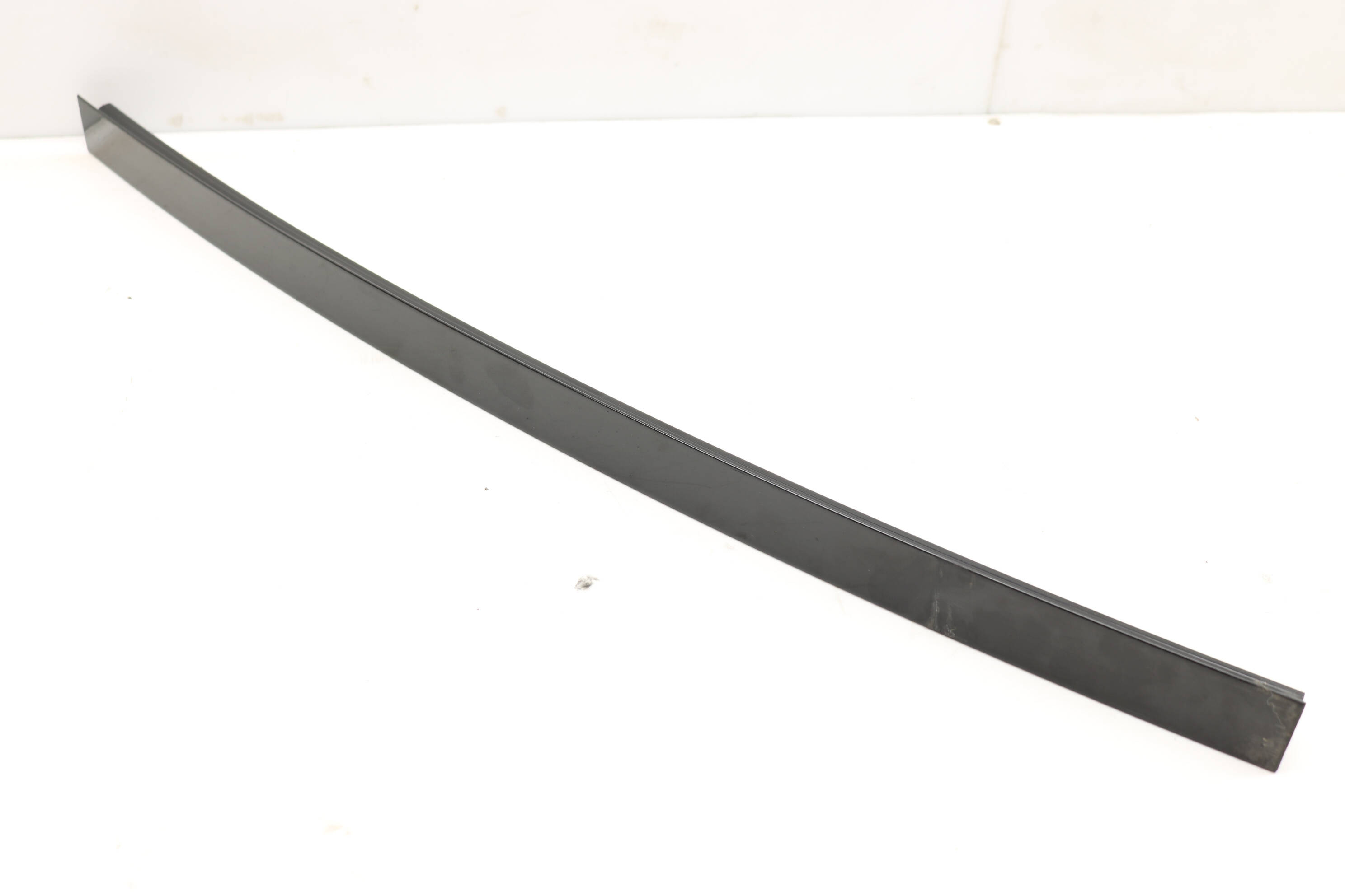 BMW Rear Left Exterior C Pillar Window Frame Trim 51357207837
