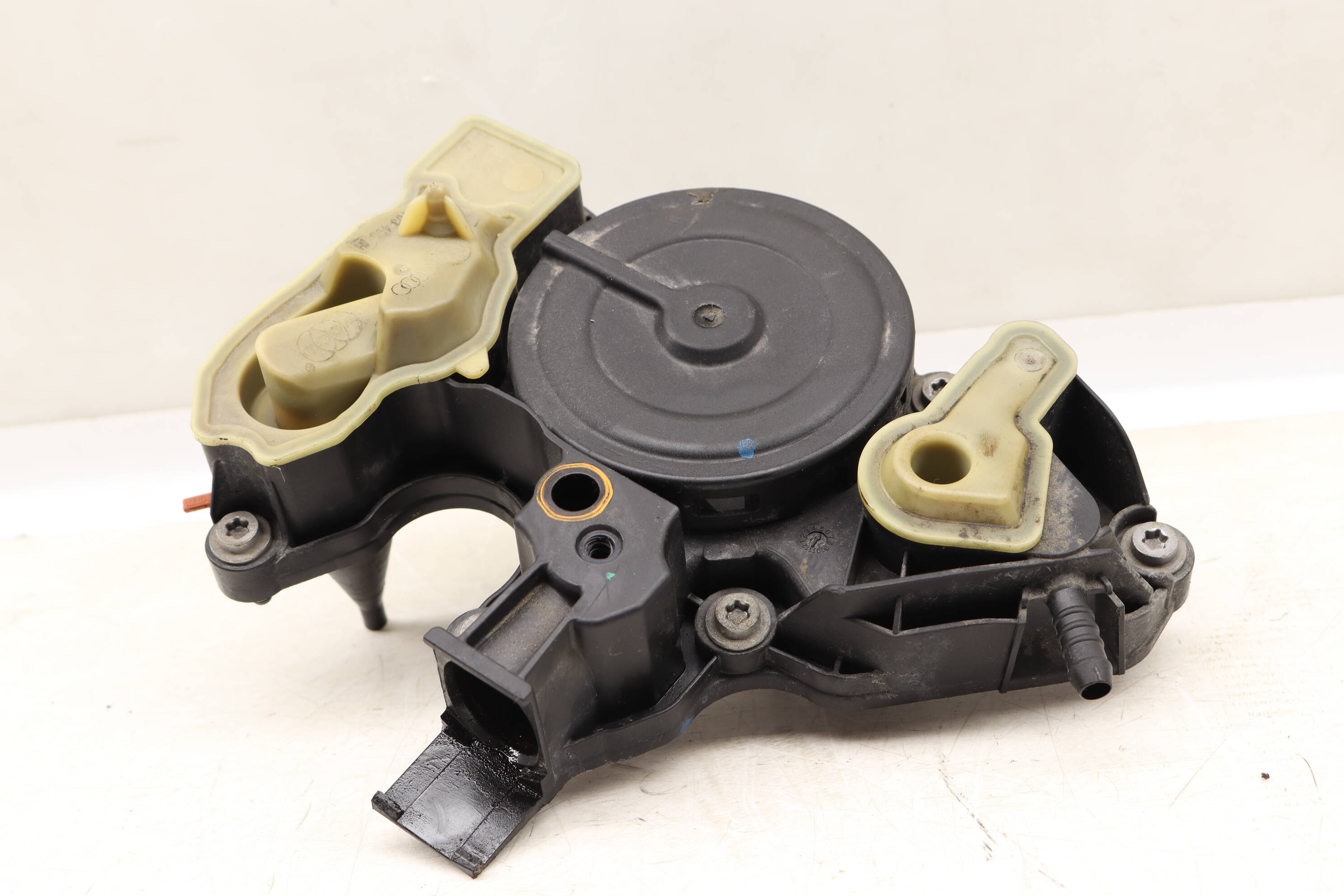 VW Pcv / Engine Oil Separator 06K103495AH
