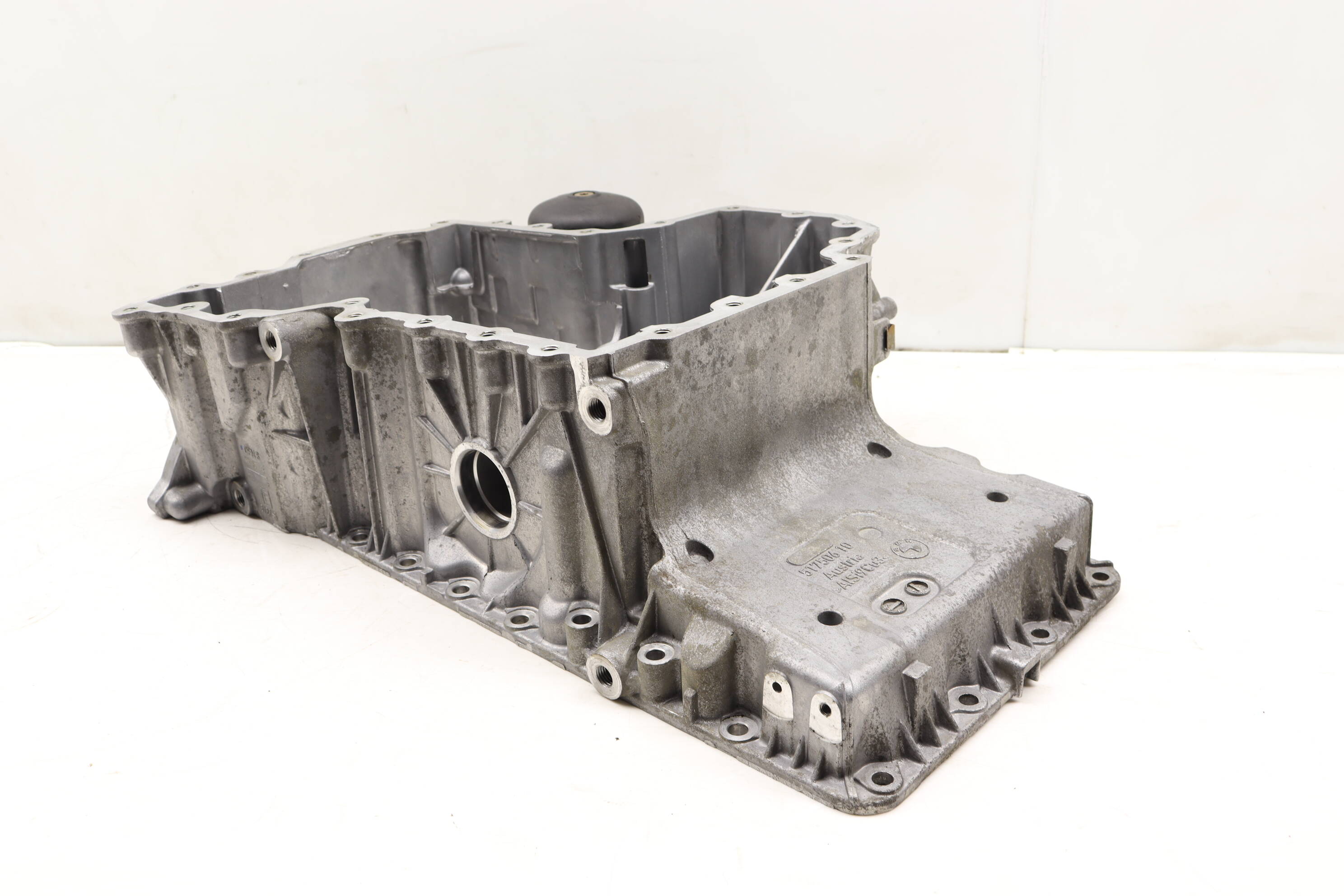 UPPER ENGINE OIL PAN - BMW X5 X6 - 11137621072