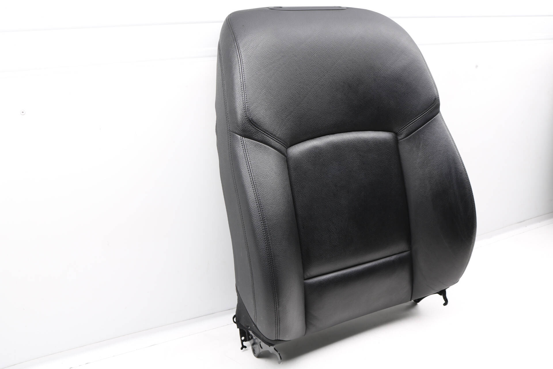 BMW Front Left Upper Seat Backrest Cushion Assembly 52107303405