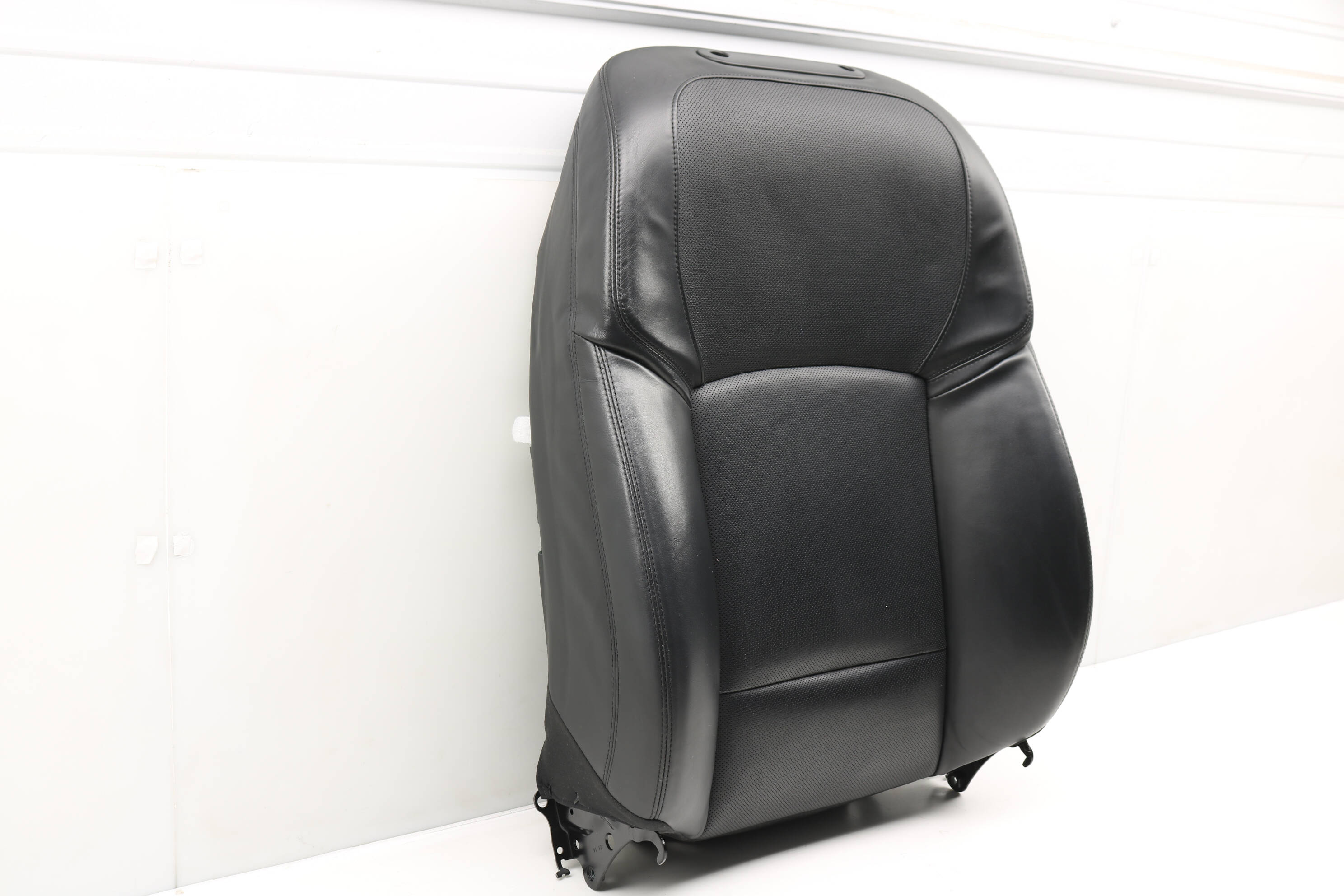 BMW Upper Seat Backrest Cushion Assembly (Leather) 52107303825