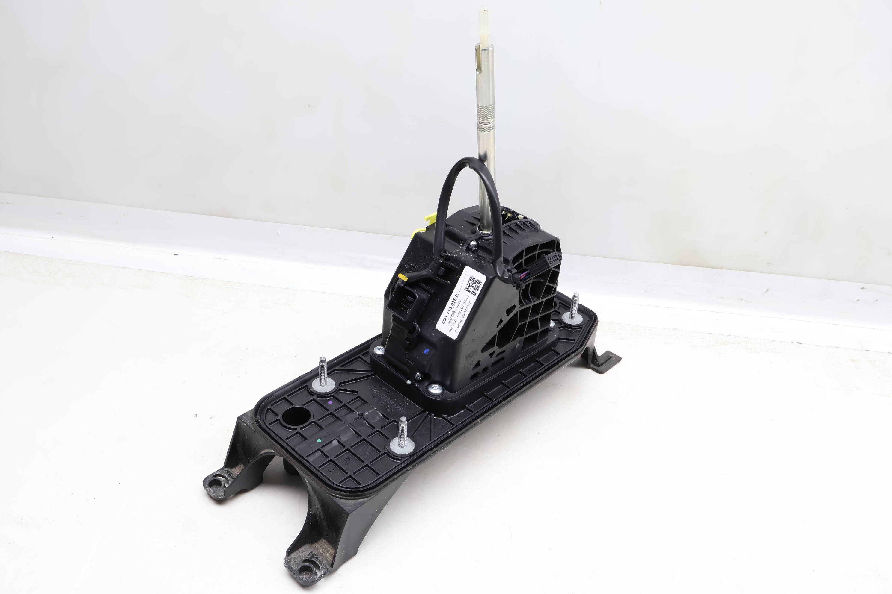 VW Automatic Shifter Assembly 5Q1713025P