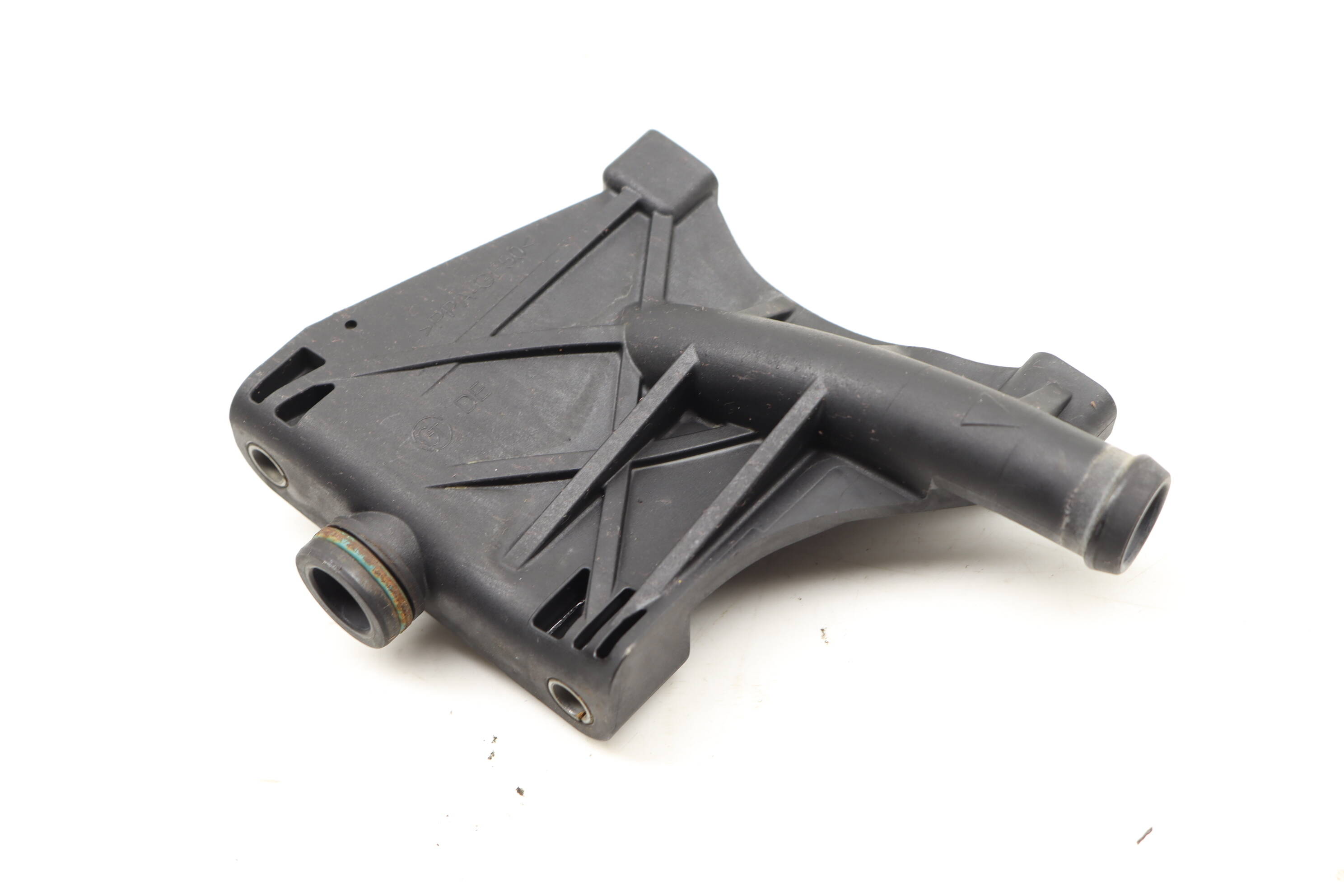 WATER CONNECTION BRACKET - AUDI Q5 Q7 VW TOUAREG - 059131425A