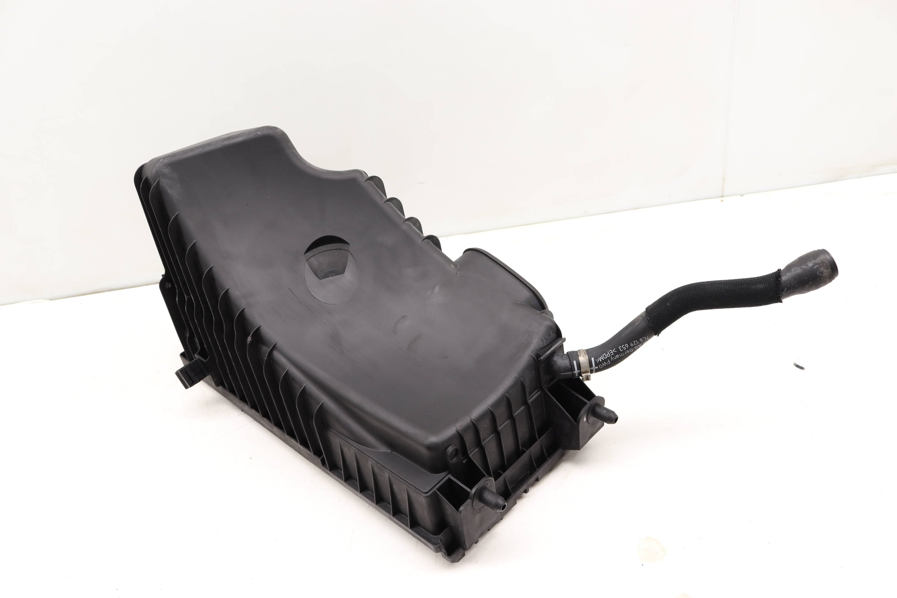 ENGINE AIR FILTER HOUSING / BOX - LOWER HALF - AUDI Q7 - 7L6129601BB