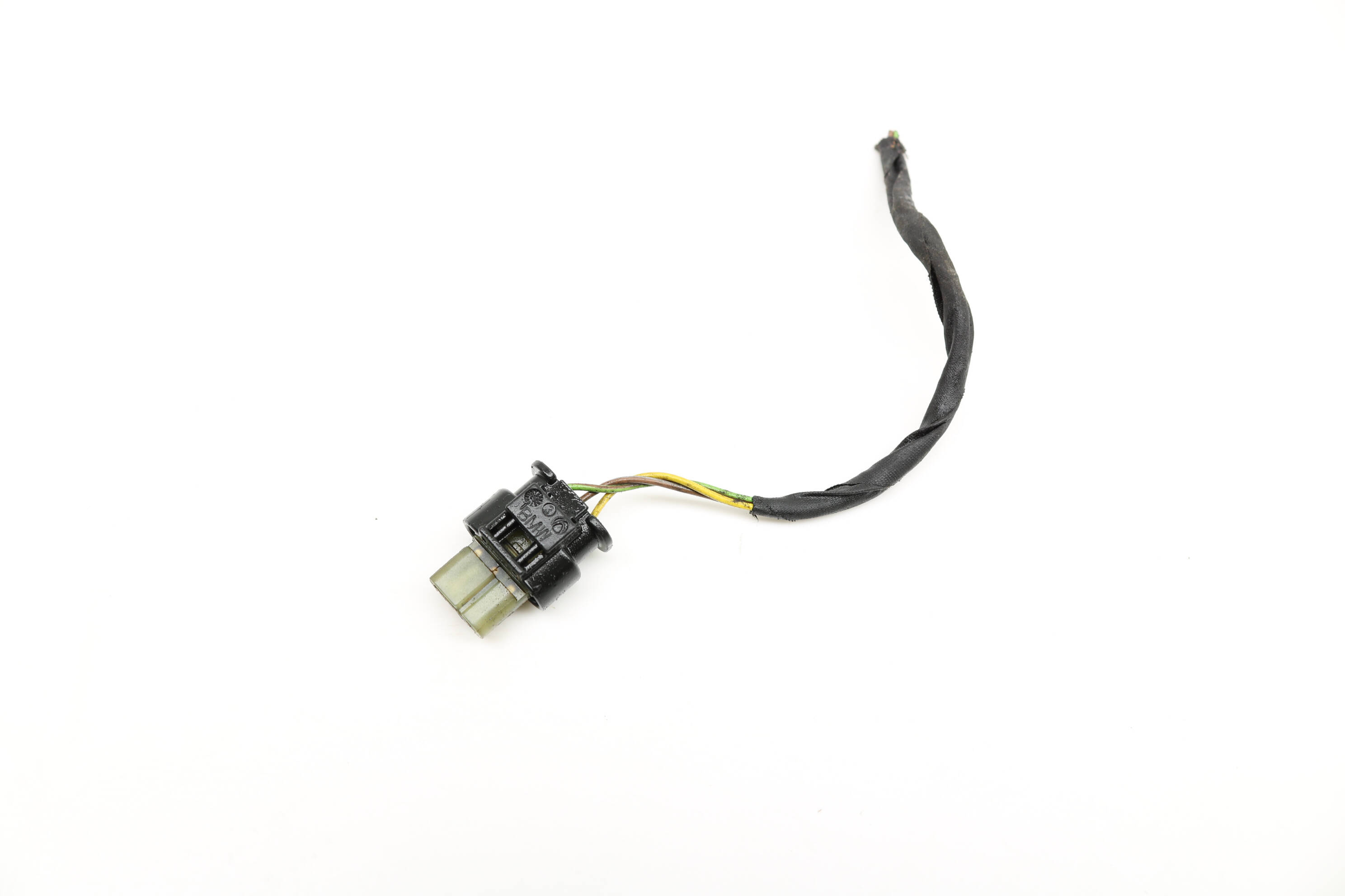 PDC / PARK ASSIST SENSOR WIRING CONNECTOR / PIGTAIL - BMW 528I XDRIVE