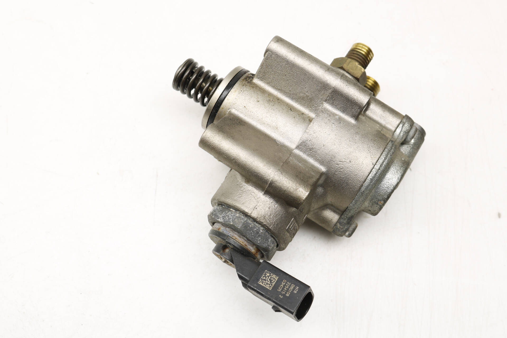 HIGH PRESSURE FUEL PUMP / HPFP - AUDI Q7 PORSCHE CAYENNE VW PASSAT