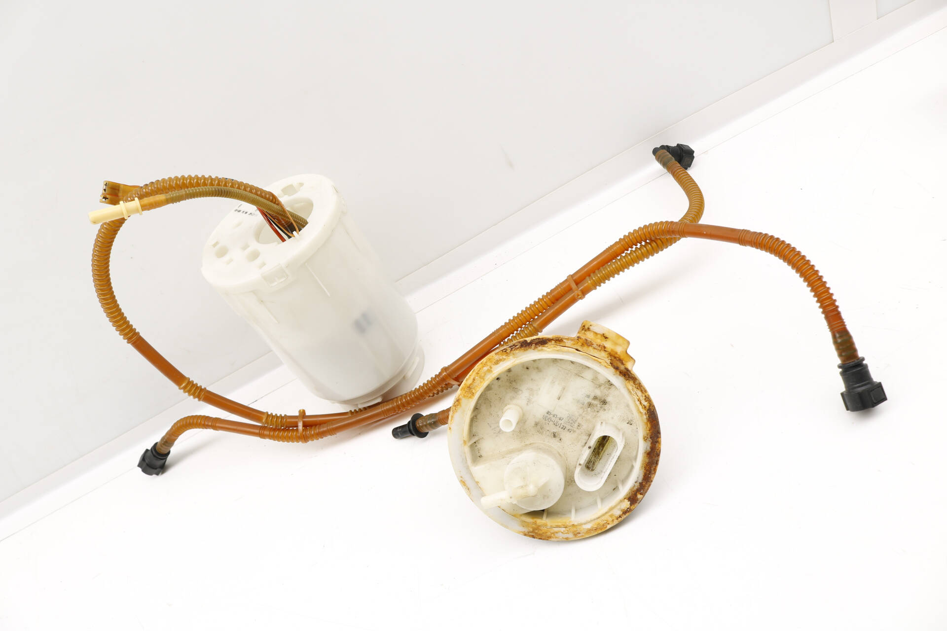 RIGHT - IN-TANK FUEL PUMP W/ FLANGE - VW TOUAREG - 7L6919679E