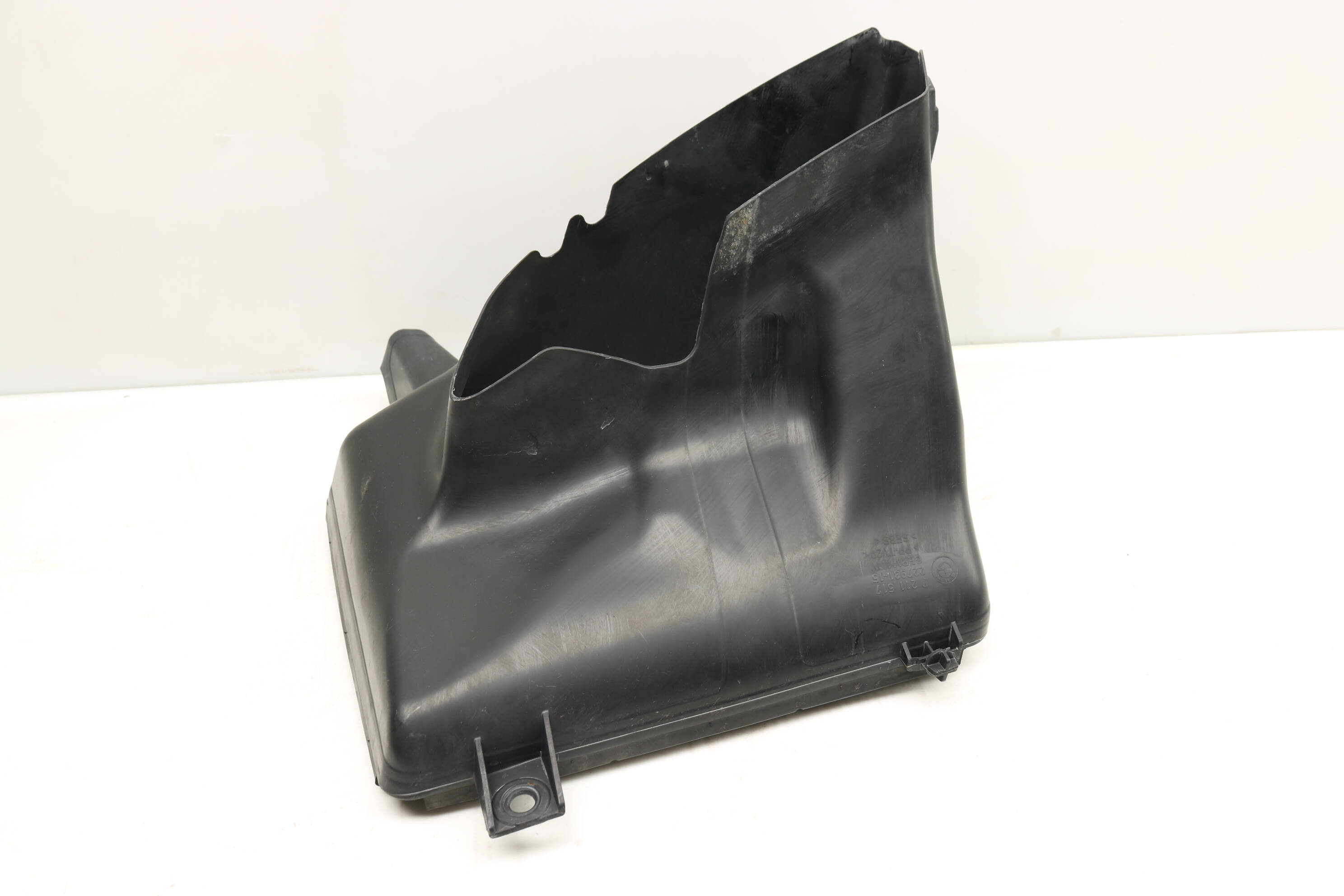 BMW Left Radiator Air Duct 51747211517