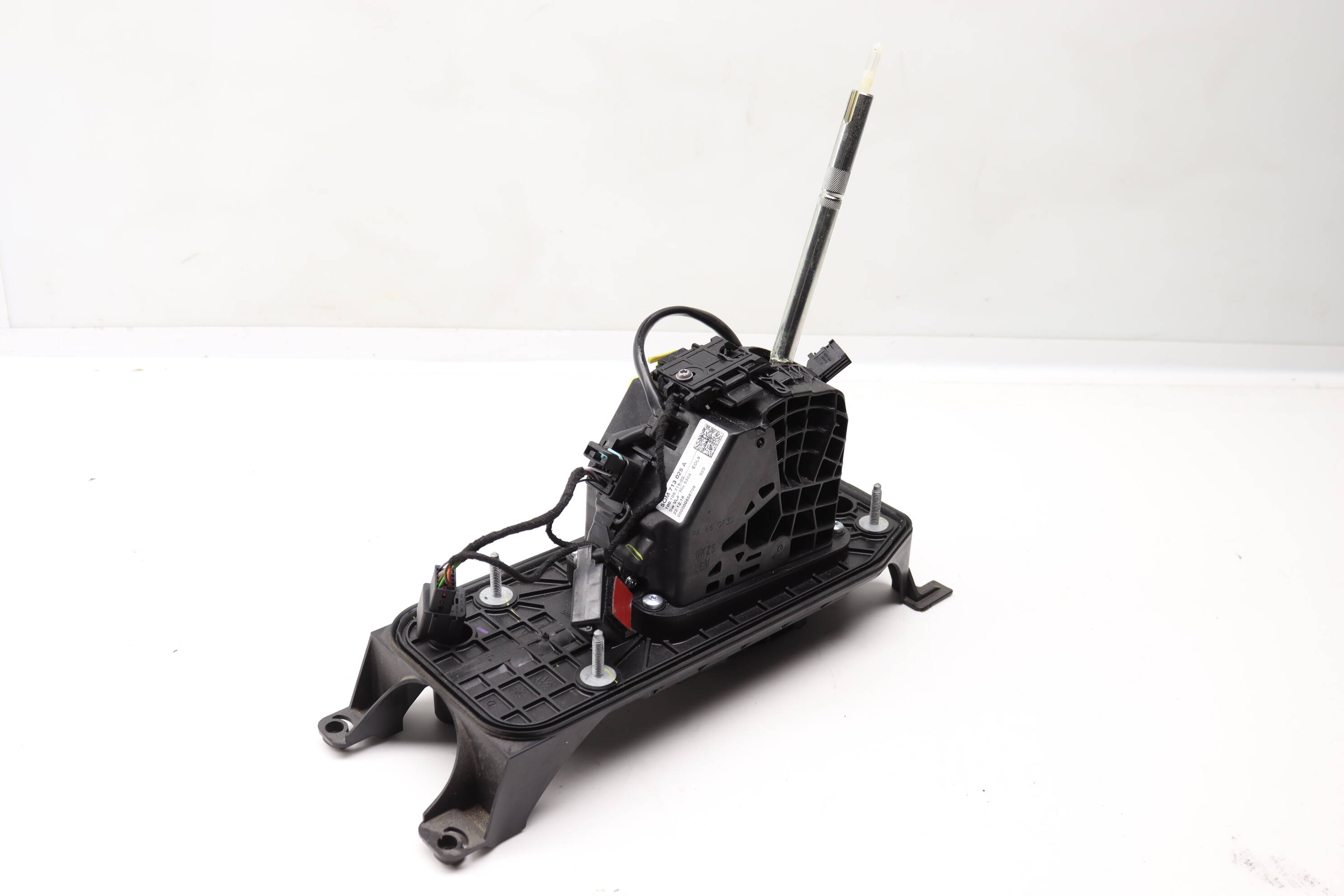 VW Automatic Shift / Shifter Assembly 5QM713025A