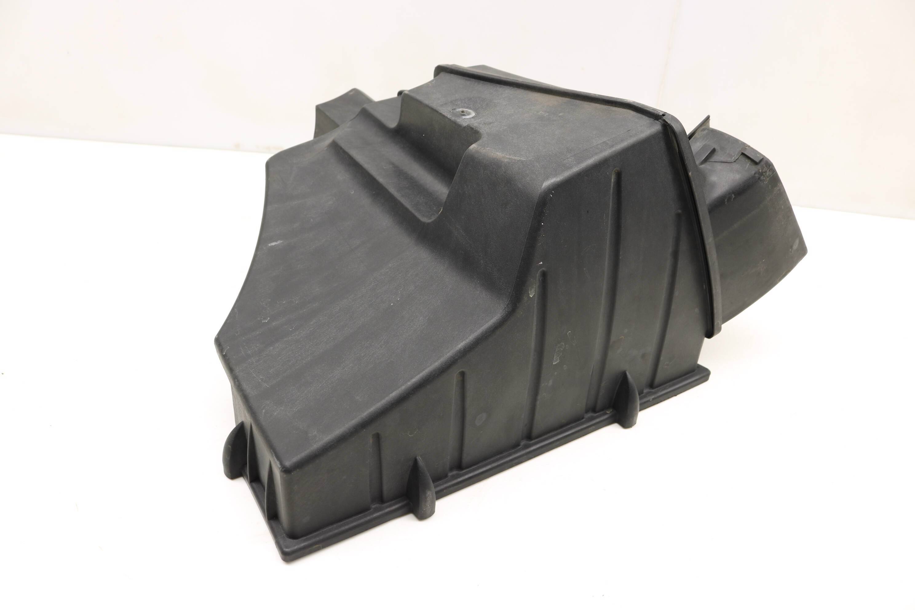 ENGINE AIR FILTER BOX / HOUSING (LOWER HALF) - BMW 128I 323I 328XI