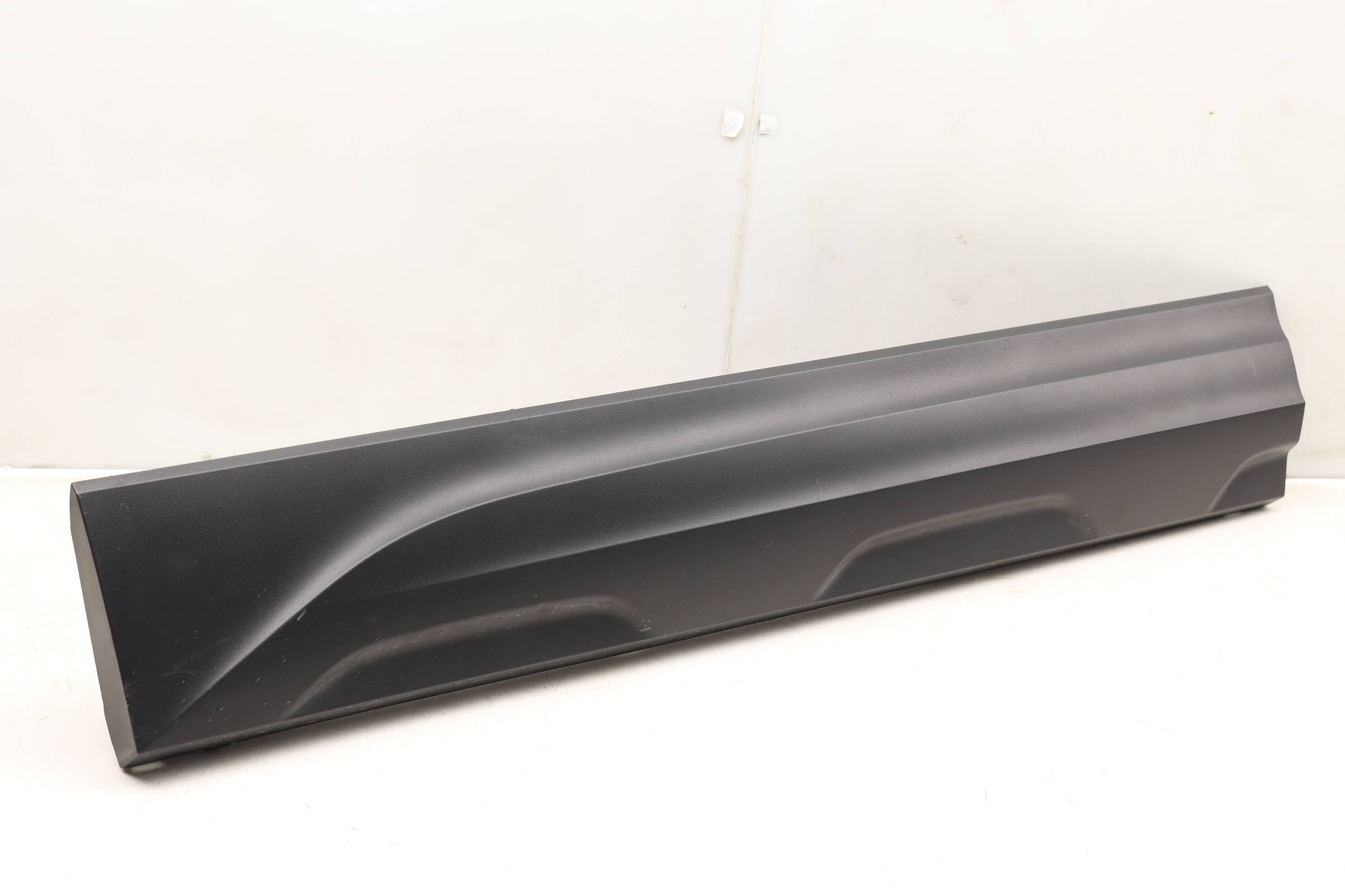 VW Front Left Lower Door Molding / Blade (Taos) 2GJ854939