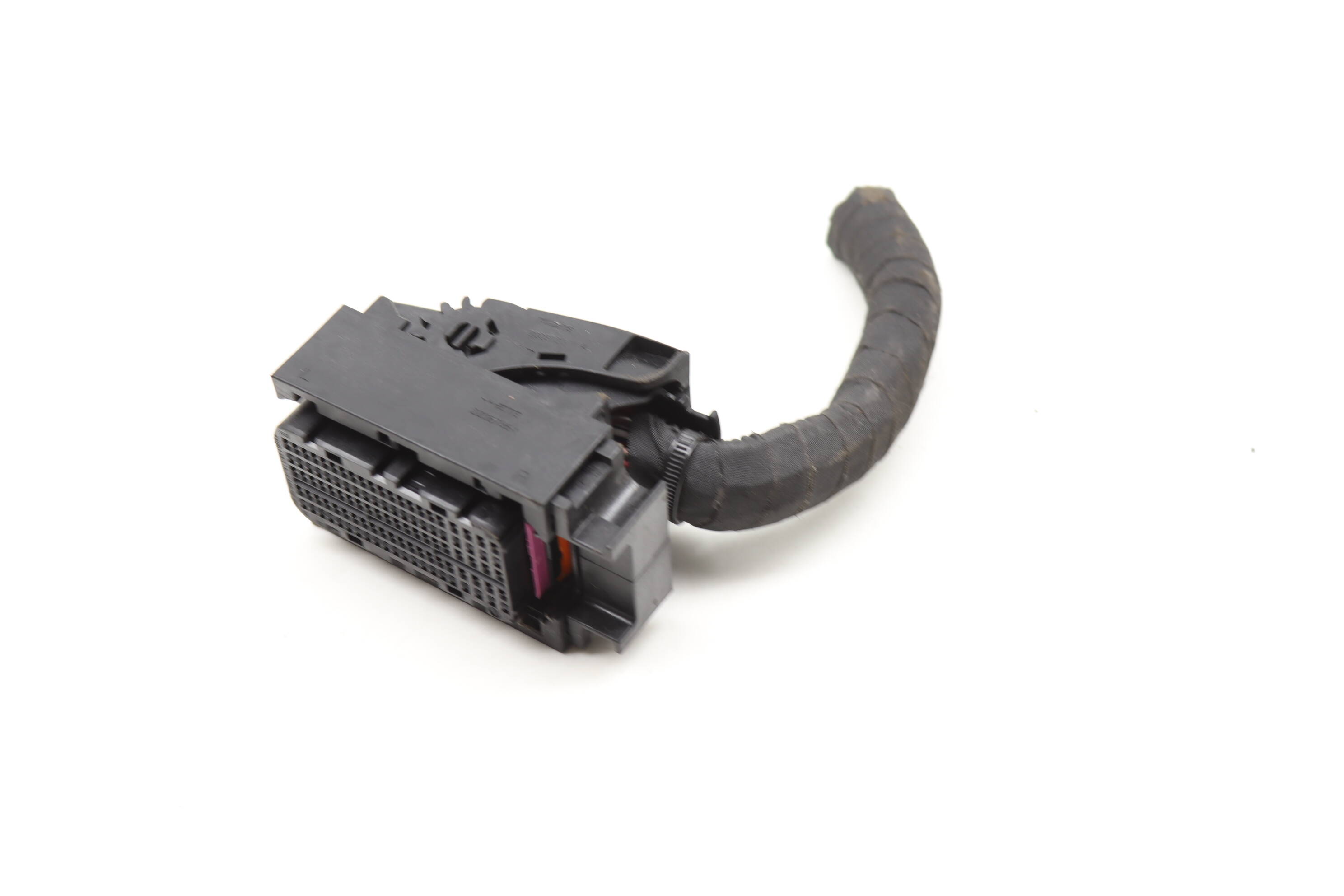 Audi Ecu / Ecm / Engine Module Wiring Connector Pigtail (105-Pin)