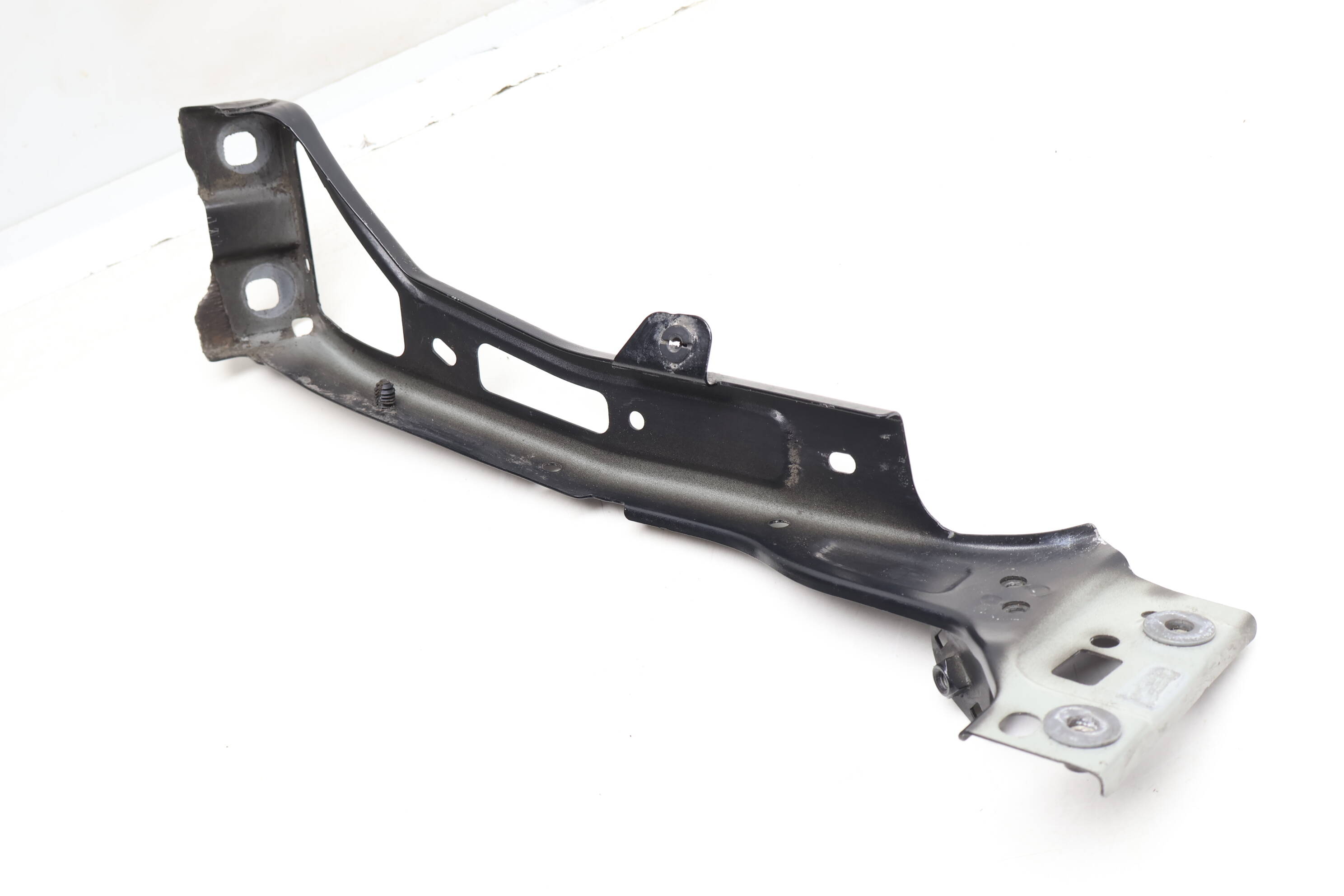 Audi Left Fender Mount Bracket (Front) 8W6821131B