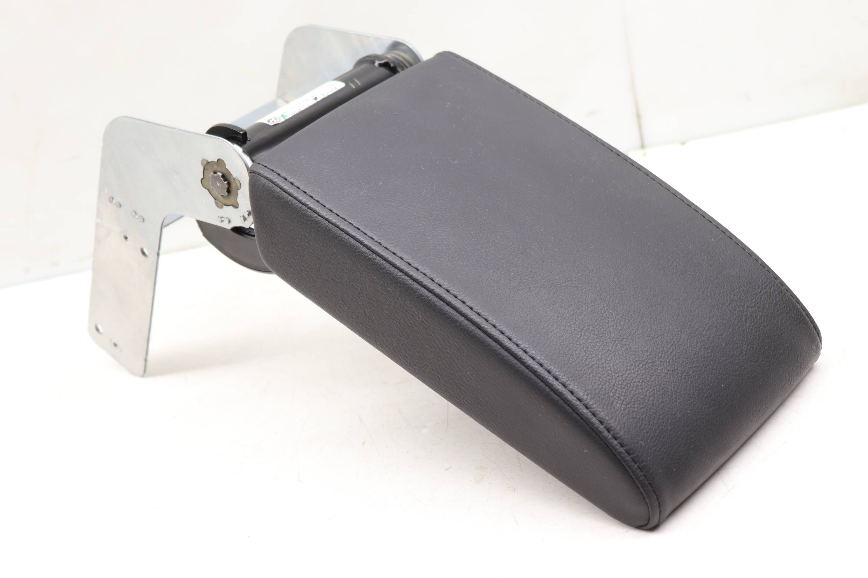 VW Center Armrest / Arm Rest (Tiguan) 5M0864207G