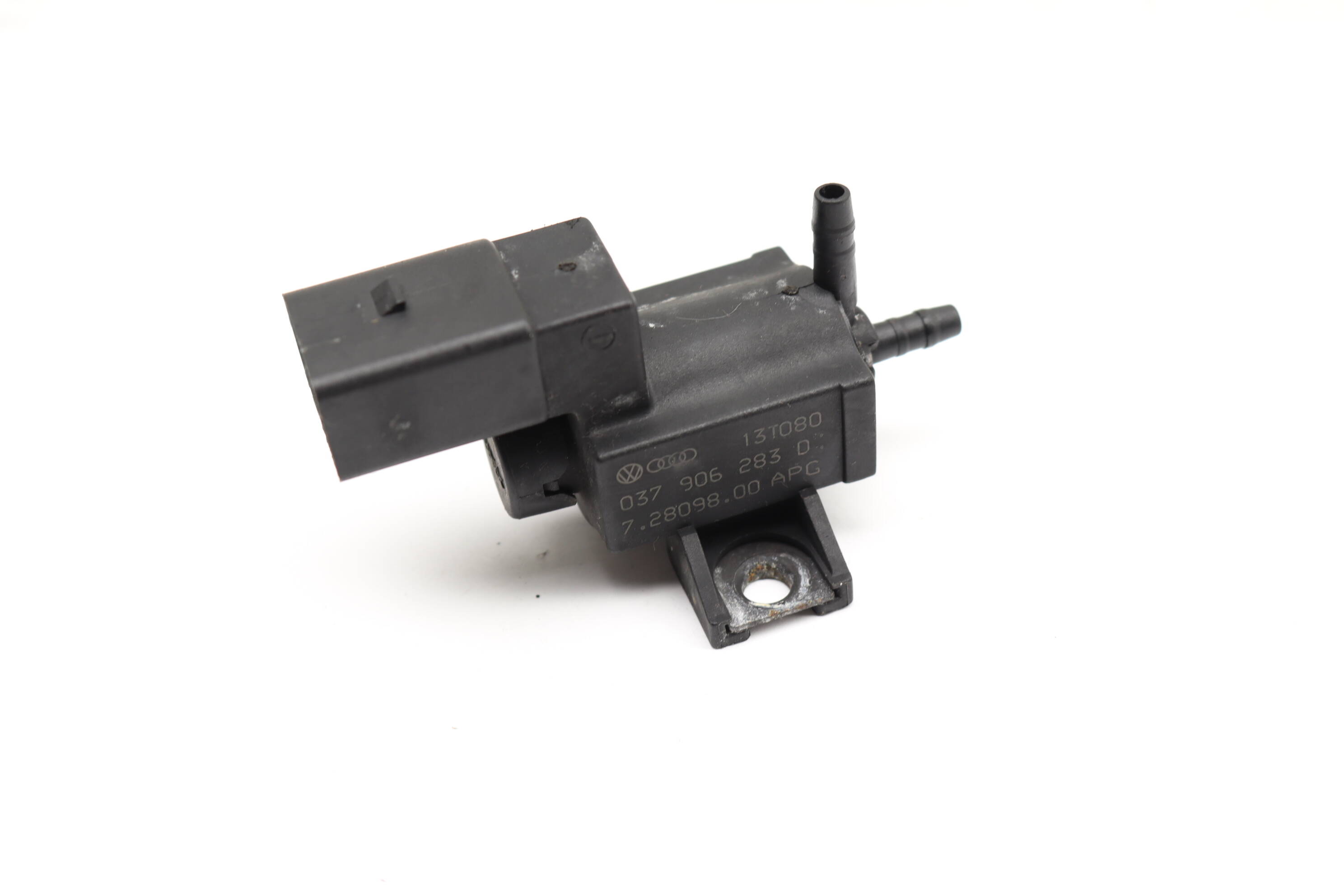 Audi Solenoid Valve (Q7, Q5, S8, A3 Quattro, RS5) 037906283D